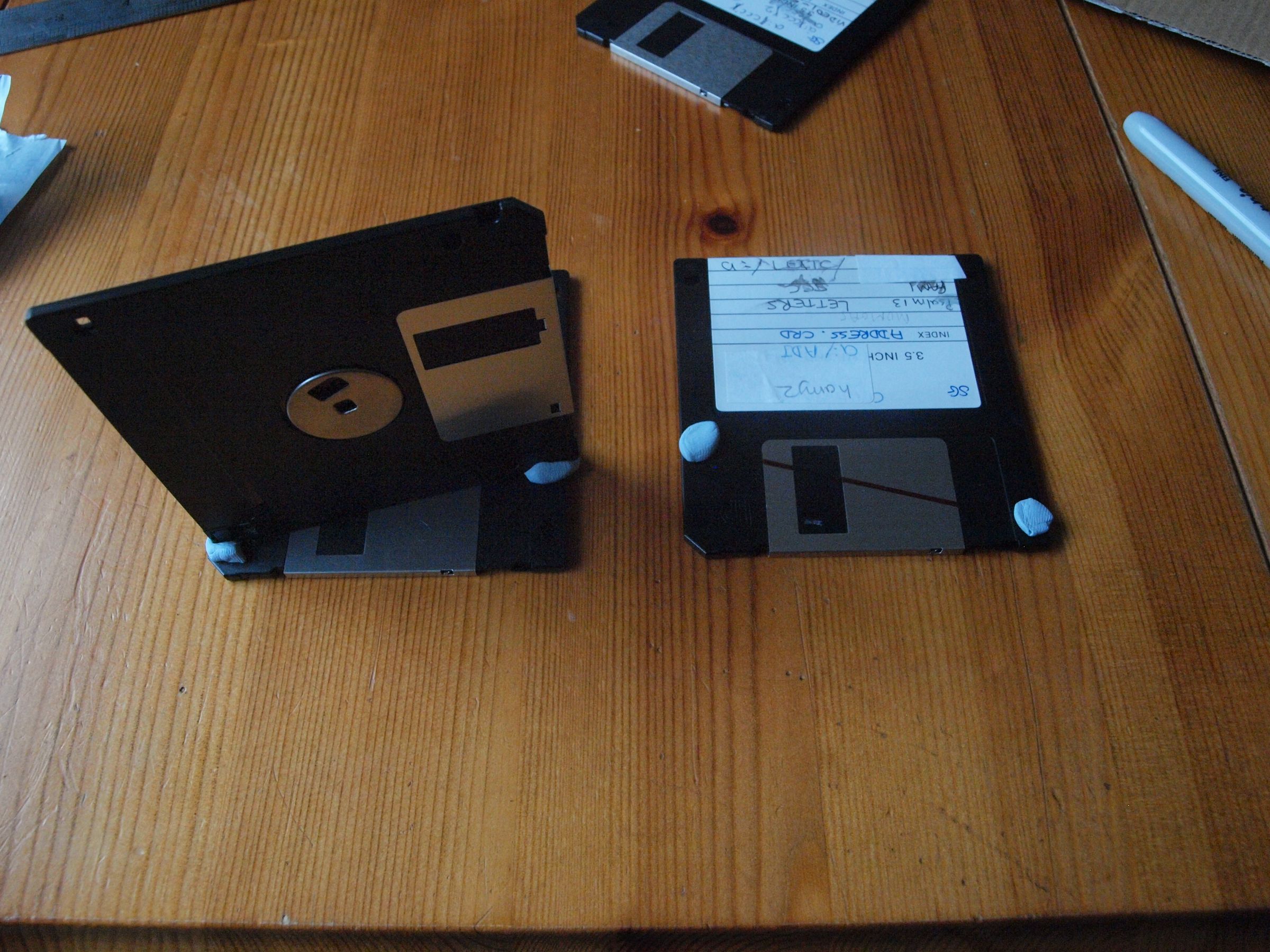 Floppy Disk Phone Dock : 6 Steps - Instructables