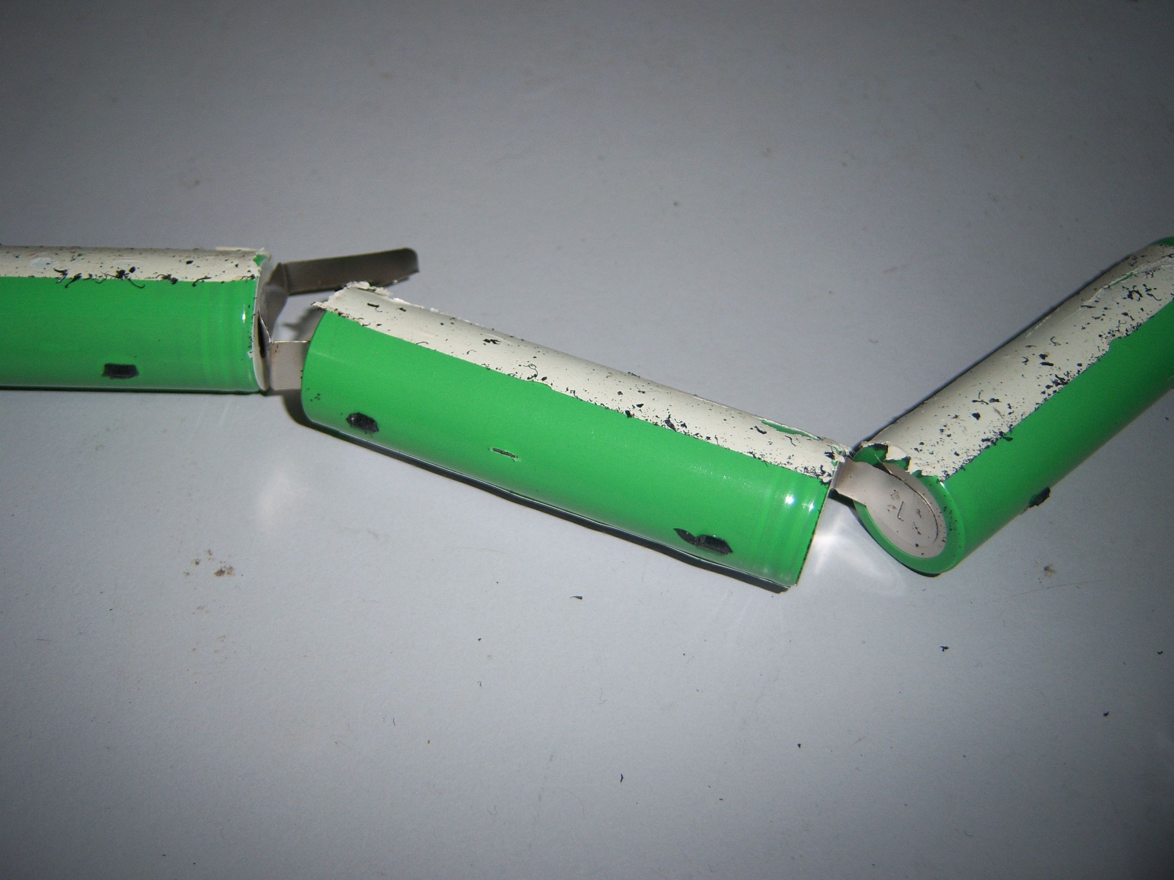 Salvage Lithium Ion Batteries From Laptop Batteries : 5 Steps ...