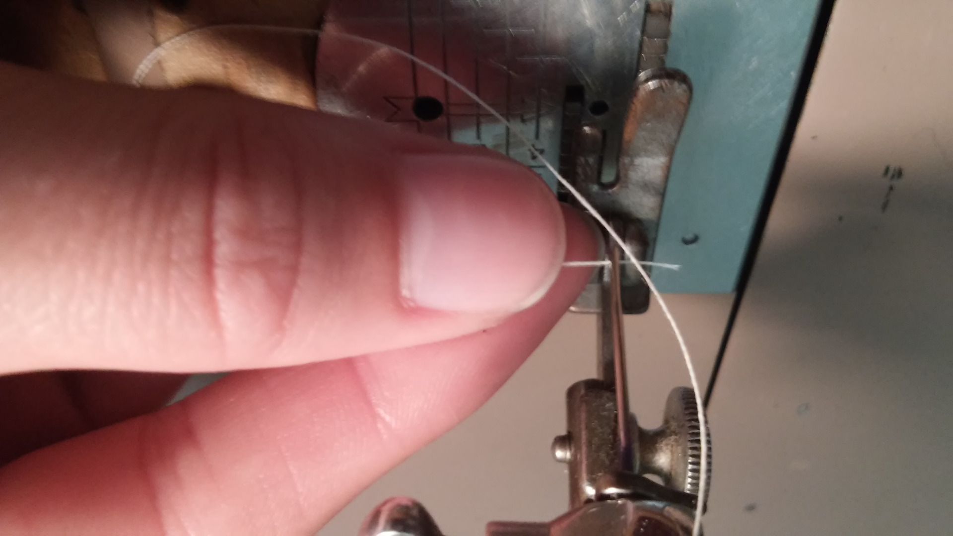 How to Set Up an Old Singer Sewing Machine : 4 Steps (with Pictures ...