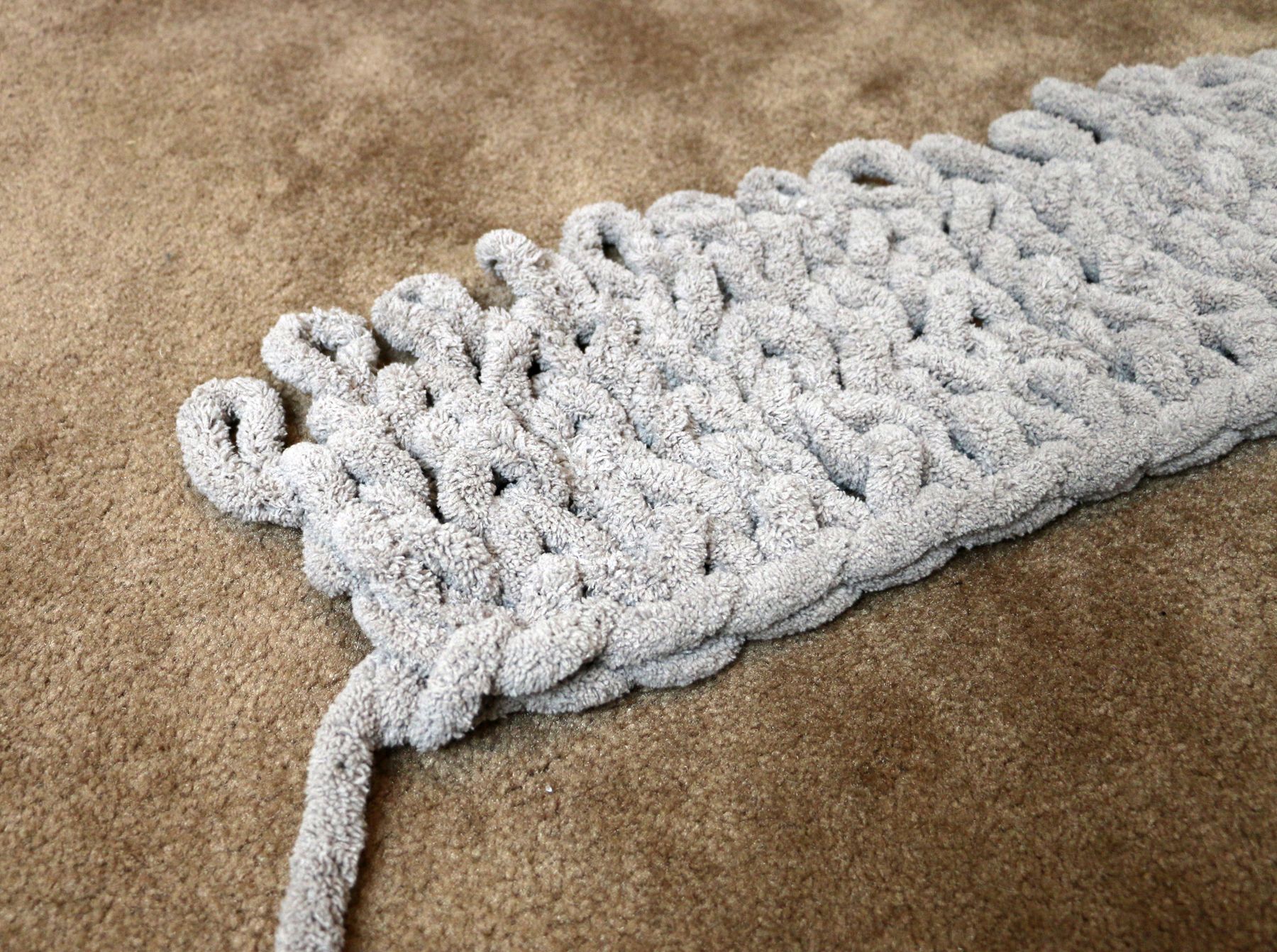 Easy Chunky Hand-Knitted Blanket in One Hour : 9 Steps (with Pictures ...