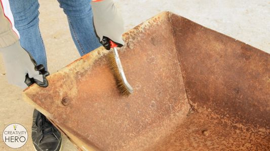 Turning an Old and Rusty Wheelbarrow Into a Flower Planter : 11 Steps ...