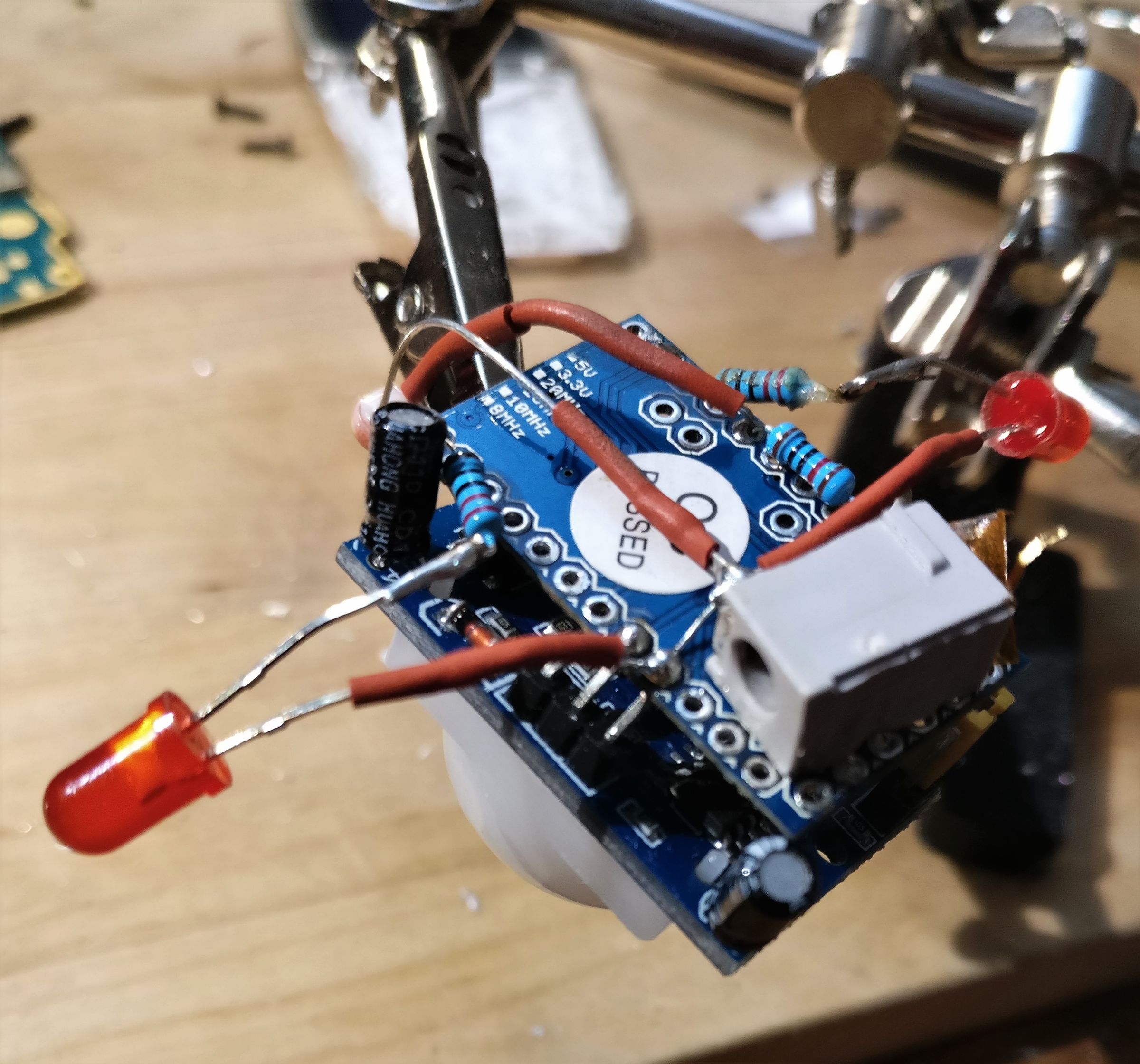 Mini LED Lamp With Movement- (PIR) and Lightssensor (LDR) : 8 Steps ...