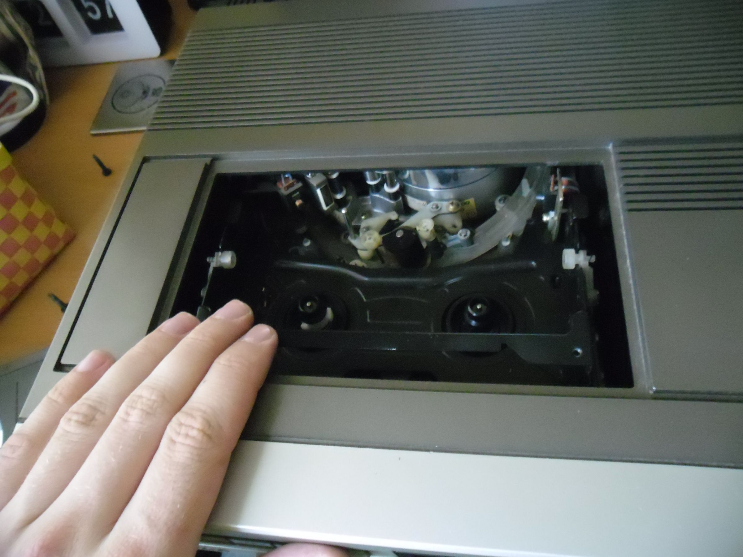 How to Fix a VCR for Nothing! : 6 Steps - Instructables