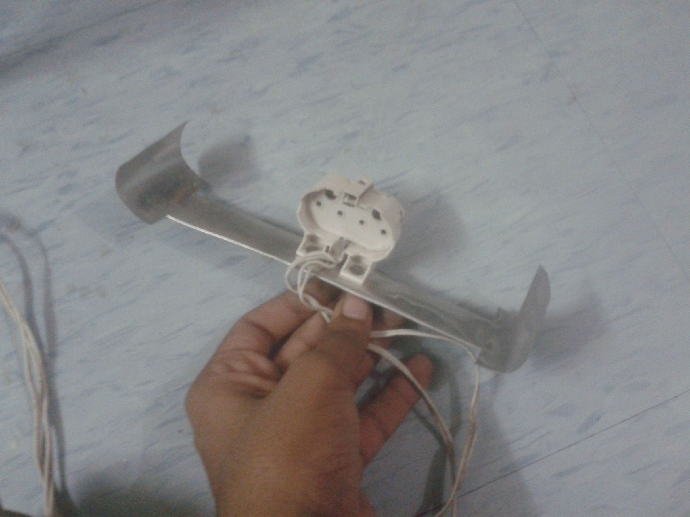 Easy DIY PLL Light Fitting for Planted Aquarium. : 7 Steps - Instructables