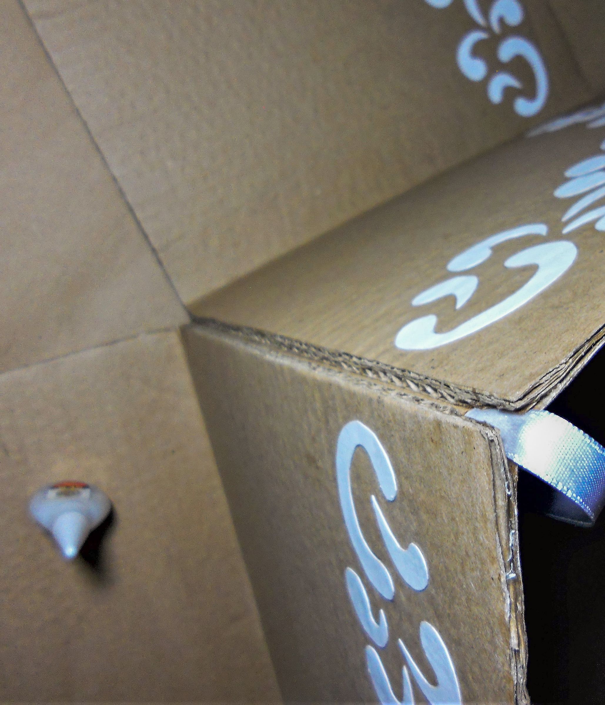 Portable Foldable Cardboard Stool-Table : 10 Steps (with Pictures ...