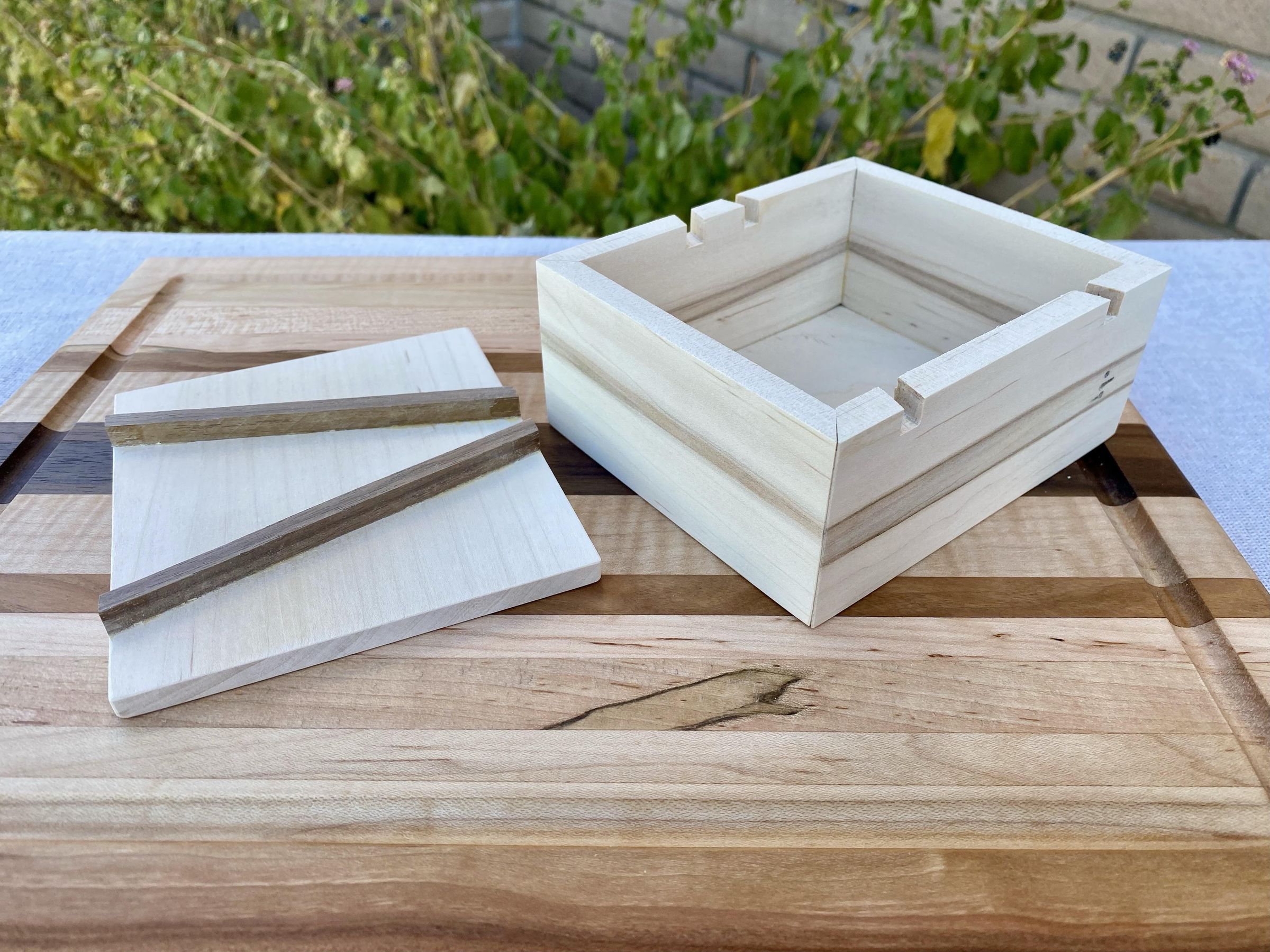 A Novel Way to Set a Box Lid : 7 Steps (with Pictures) - Instructables