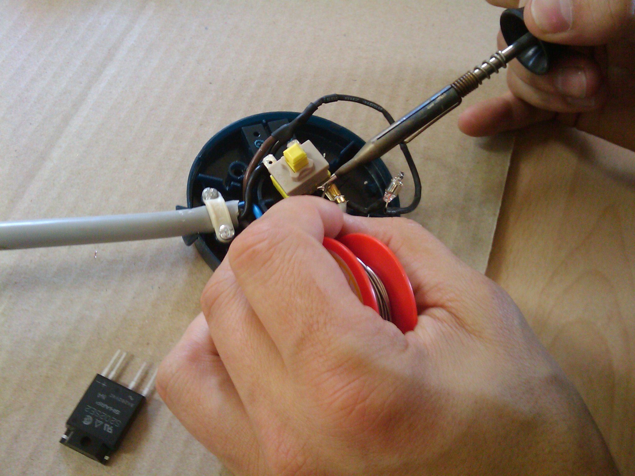 Smart Master/Slave Power Strip for Your PC [mod] (self Shutdown But Zero Standby) : 6 Steps ...