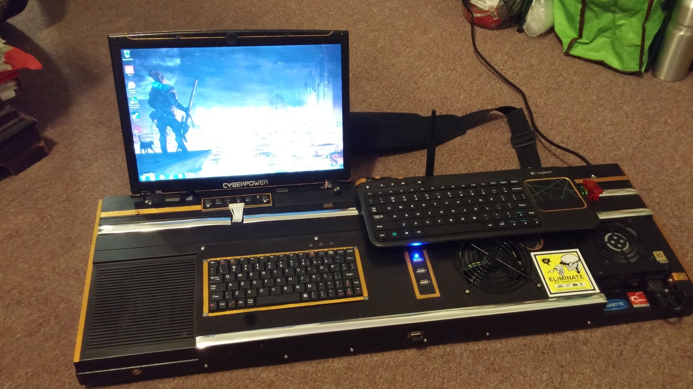 Portable PC Project Inspired by Shadowrun Cyberdeck : 4 Steps ...