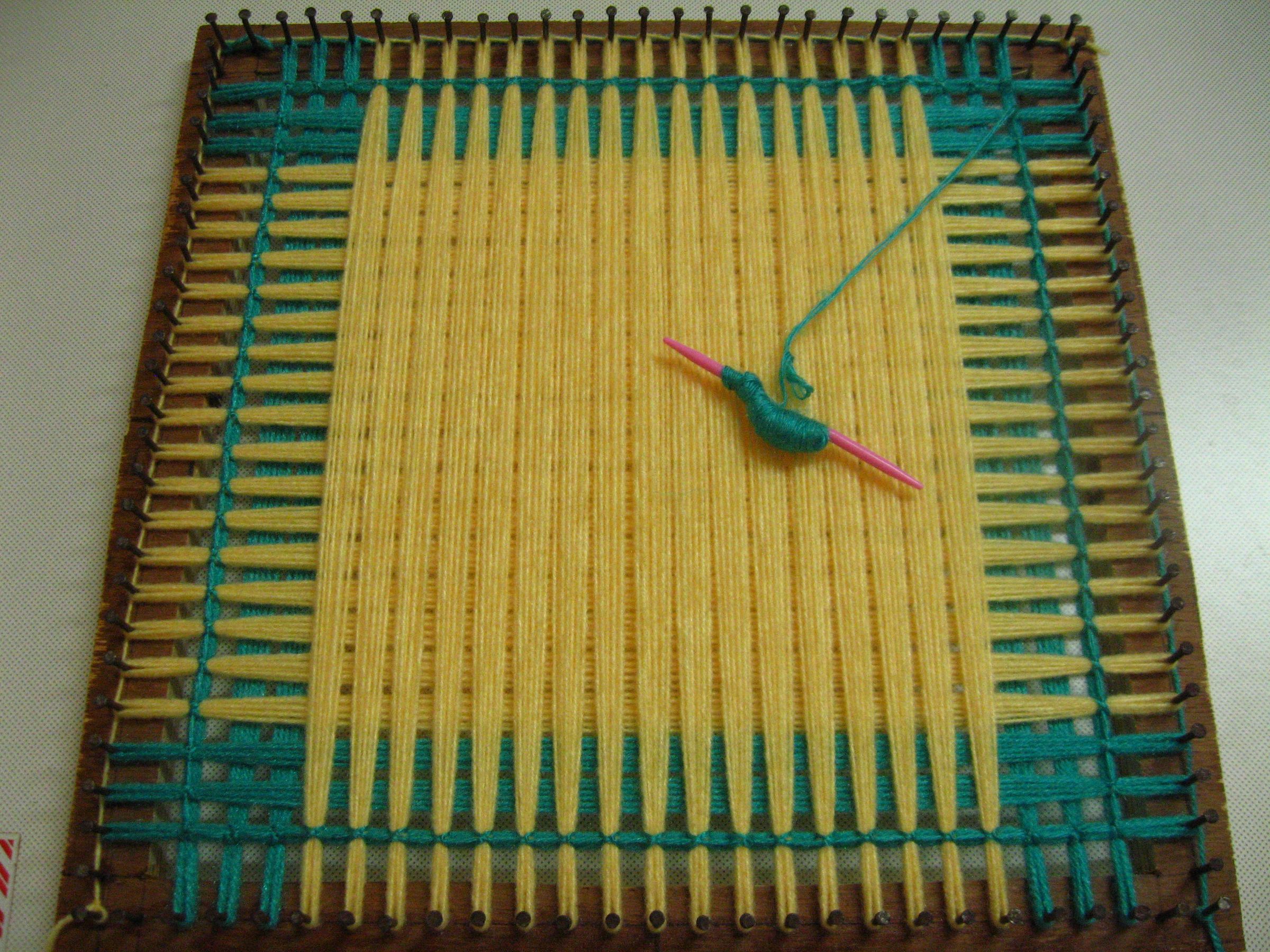 How to Weave a Criss-Cross Table Mat With Home-made Loom : 12 Steps ...