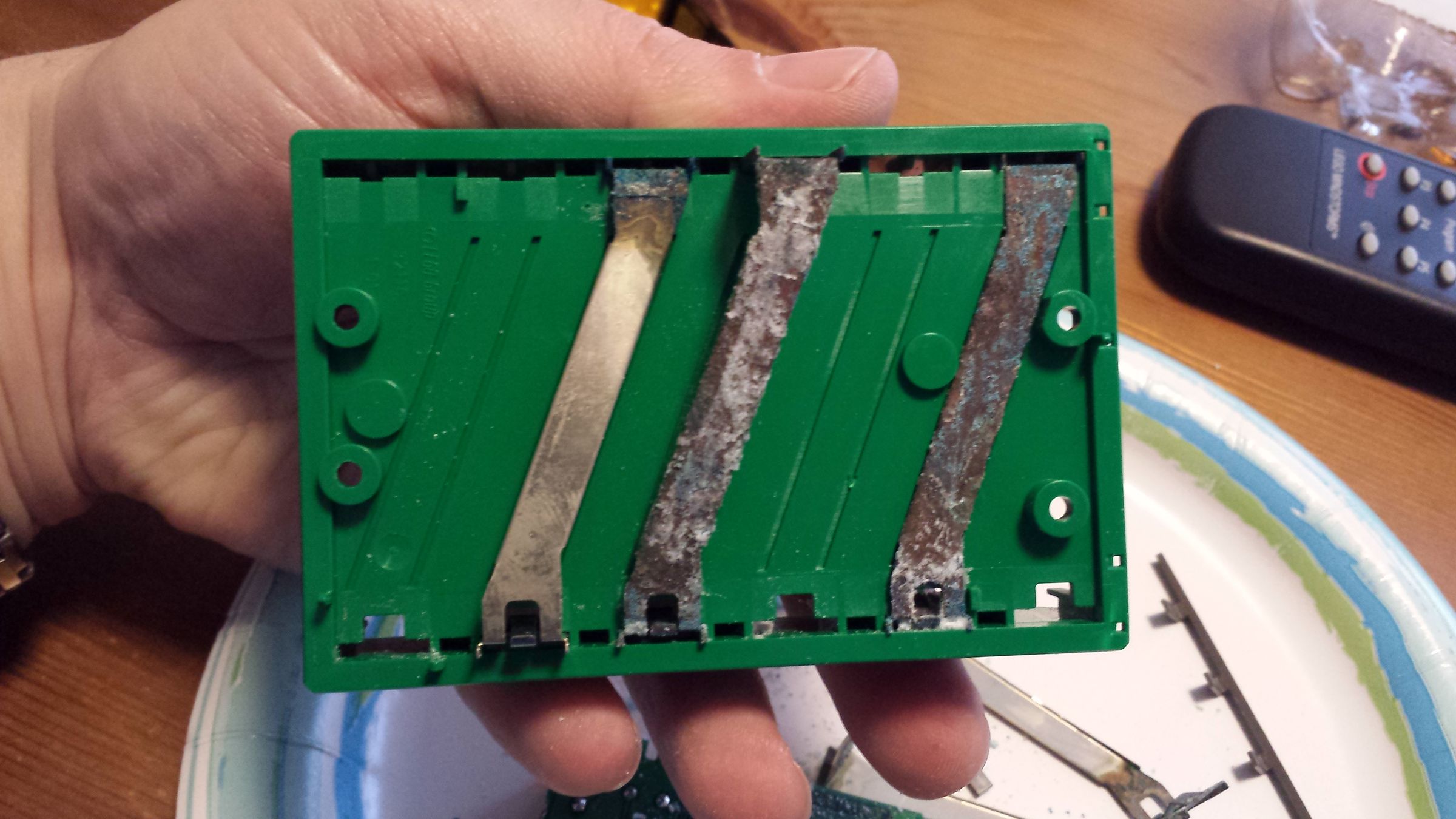 Restoring Corroded Battery Contacts : 7 Steps (with Pictures ...