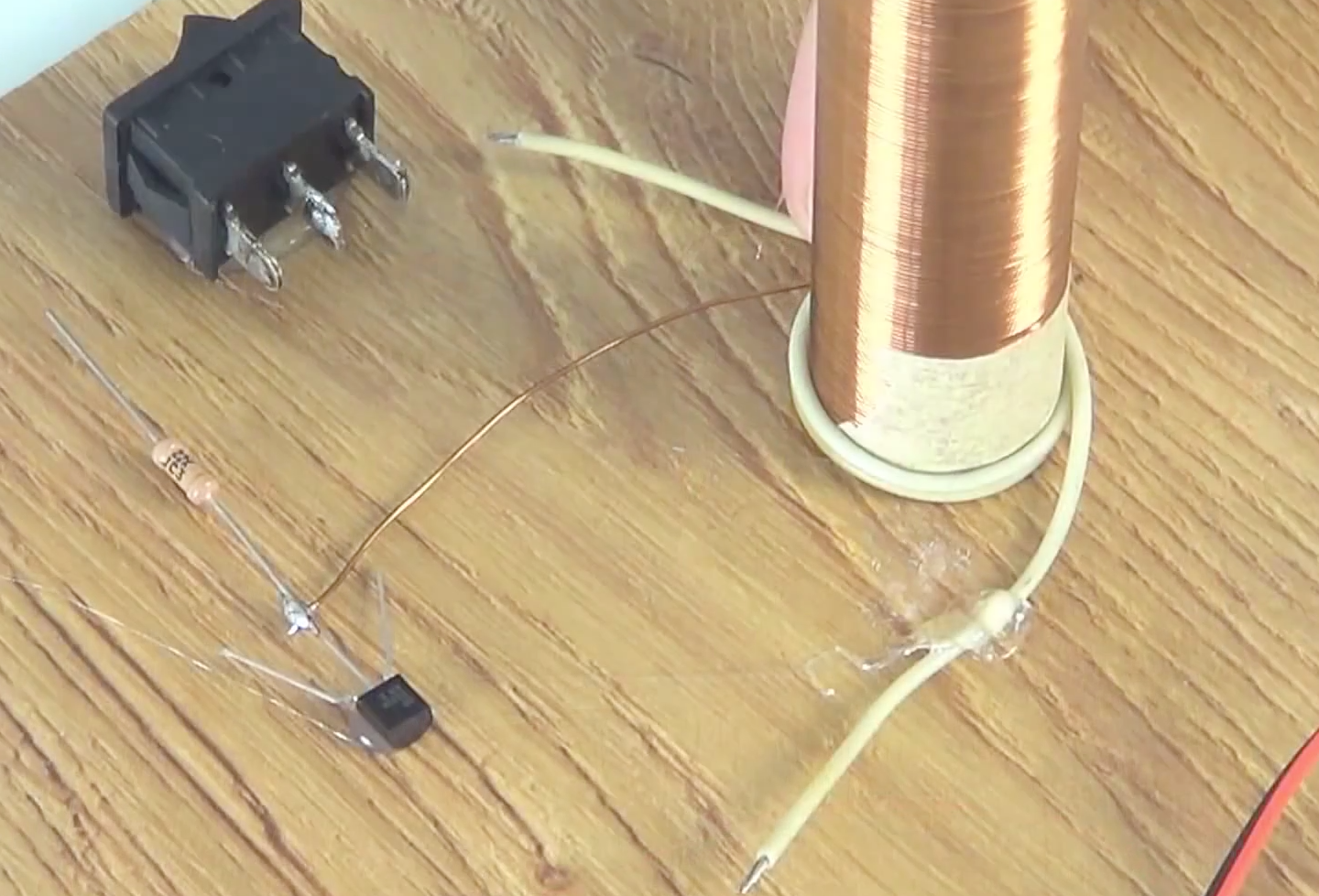 How to Make a Mini Tesla Coil 9V : 11 Steps - Instructables