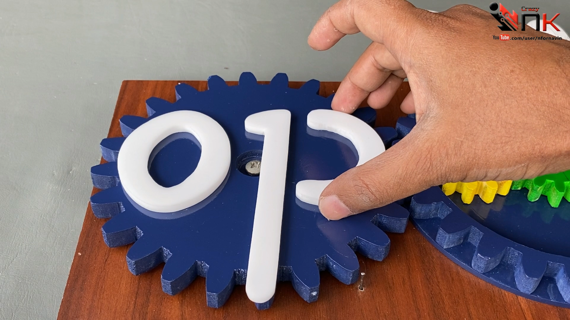 How to Make a Magical Rotating Open / Closed Sign Board : 12 Steps ...