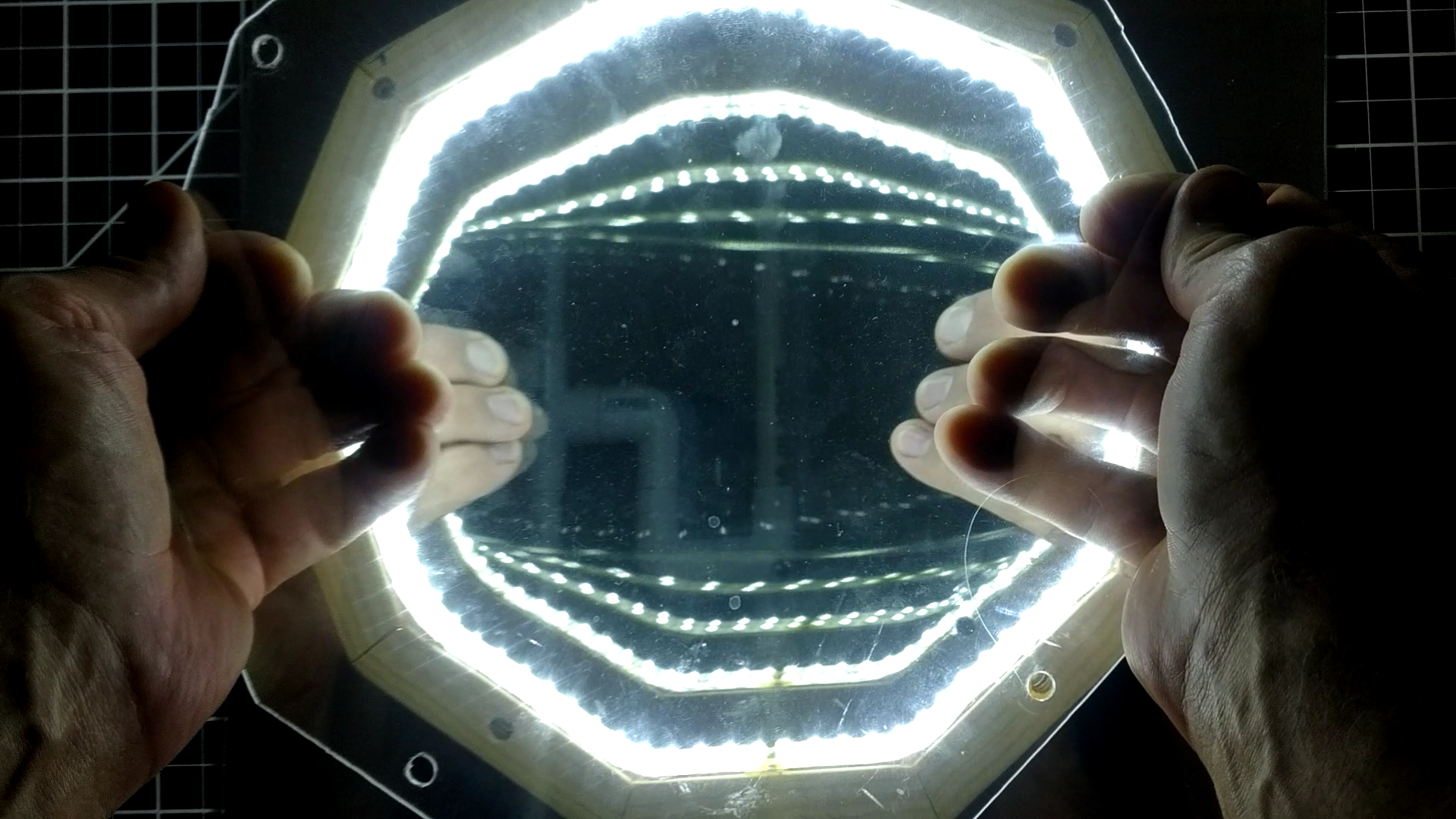 How Infinity Mirrors Work - With Experiments : 13 Steps - Instructables