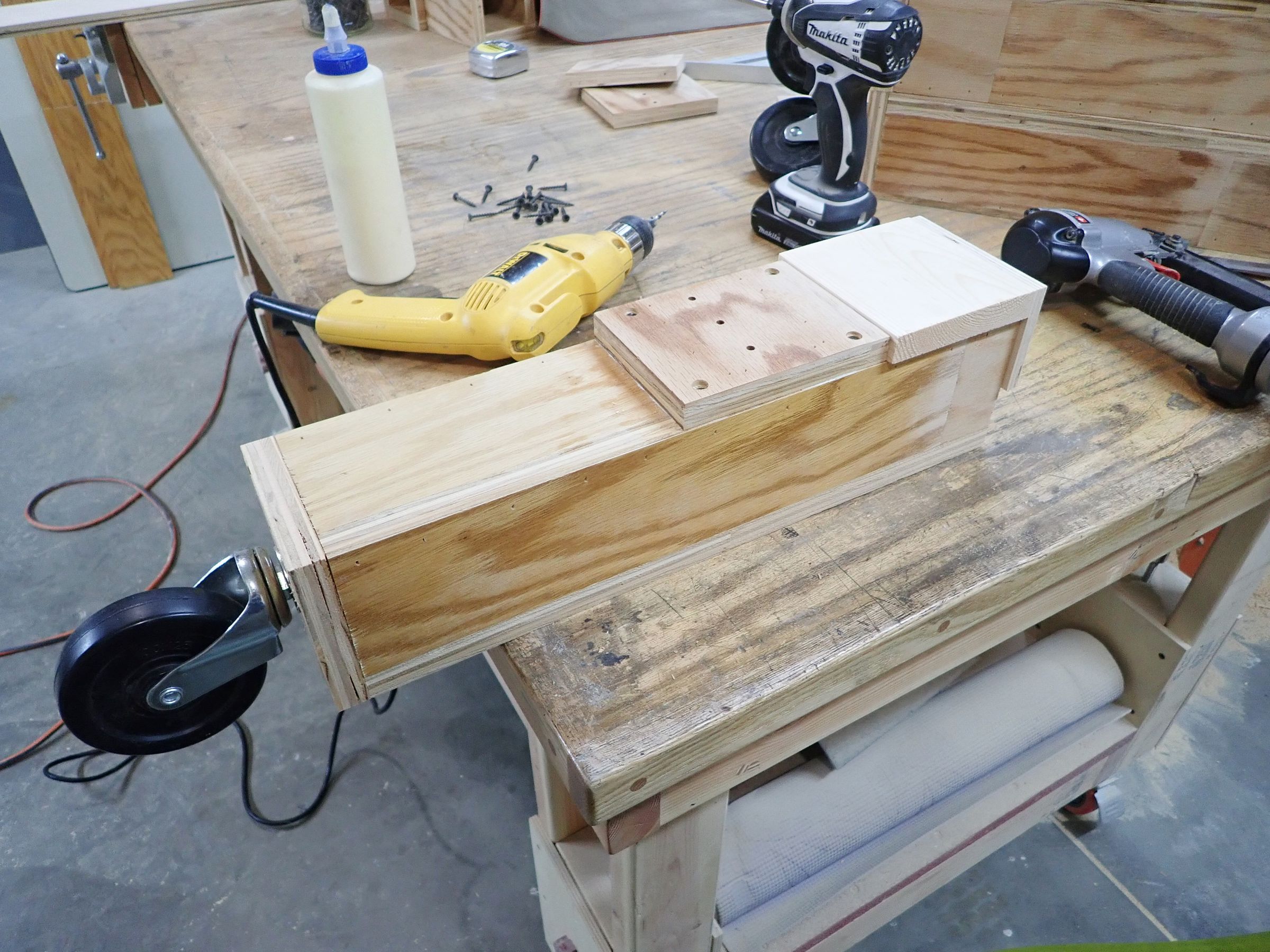 Make an Adjustable-Height Table With a Car Jack : 16 Steps (with ...