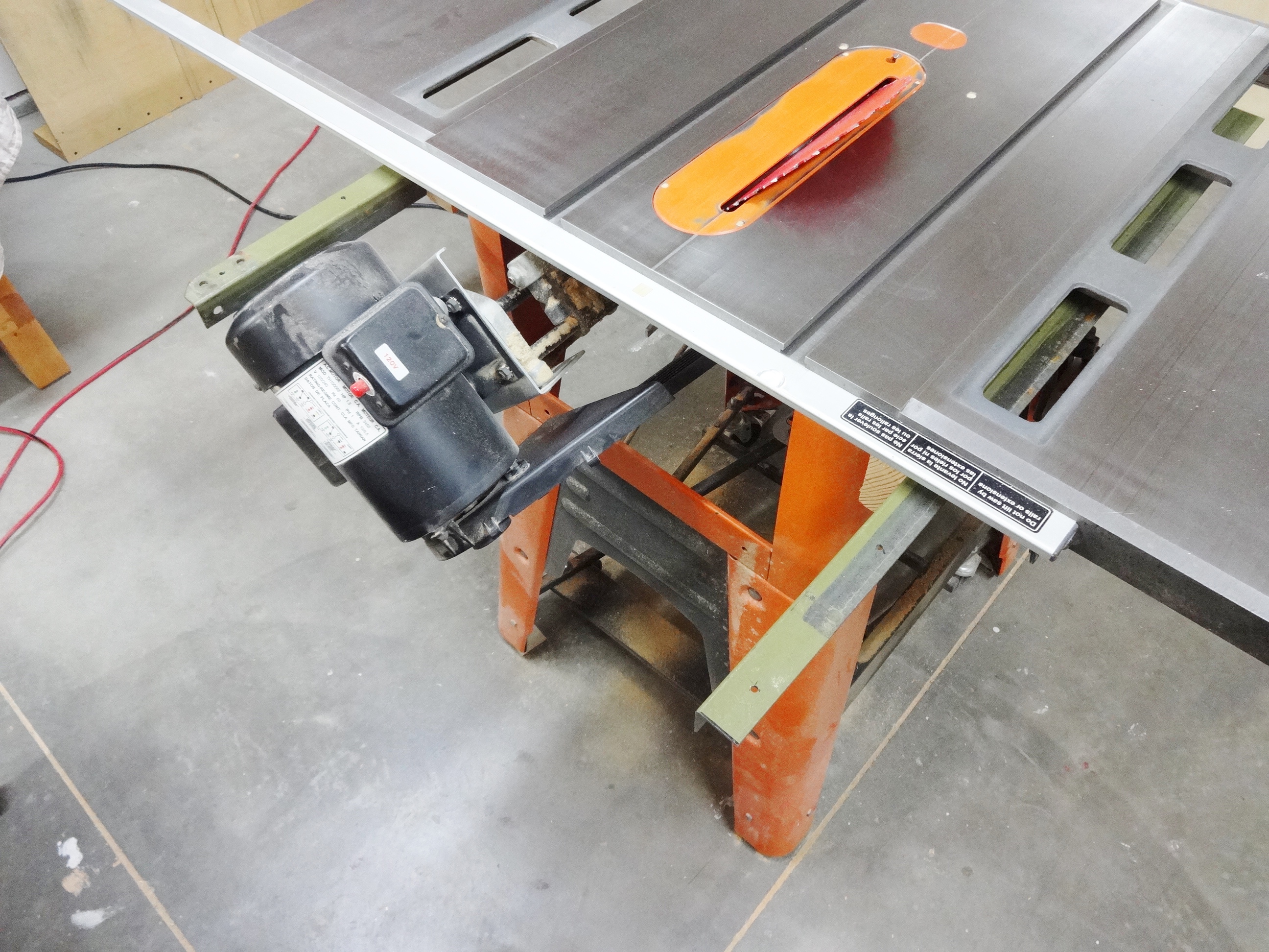 Height-Adjustable Outfeed Worktable : 11 Steps (with Pictures ...