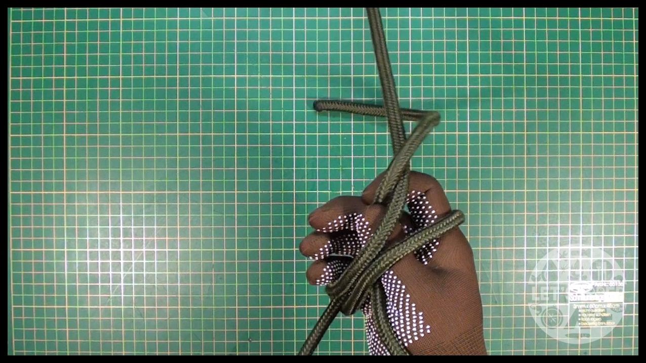 Quick Skills #7: How to Tie the One-Handed Bowline : 7 Steps (with ...