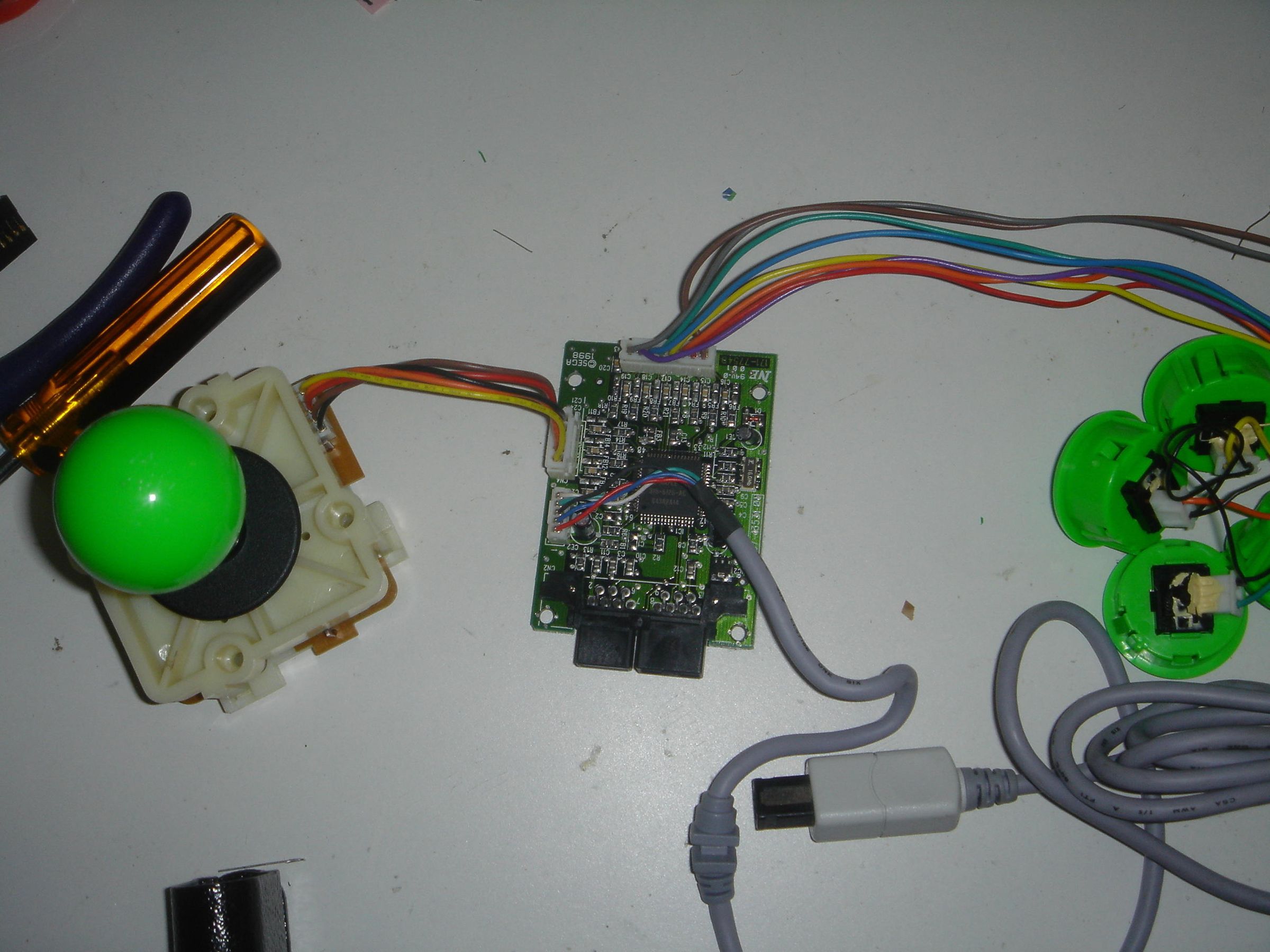 How to Piggyback a Dreamcast Controller on a Universal PCB : 9 Steps ...