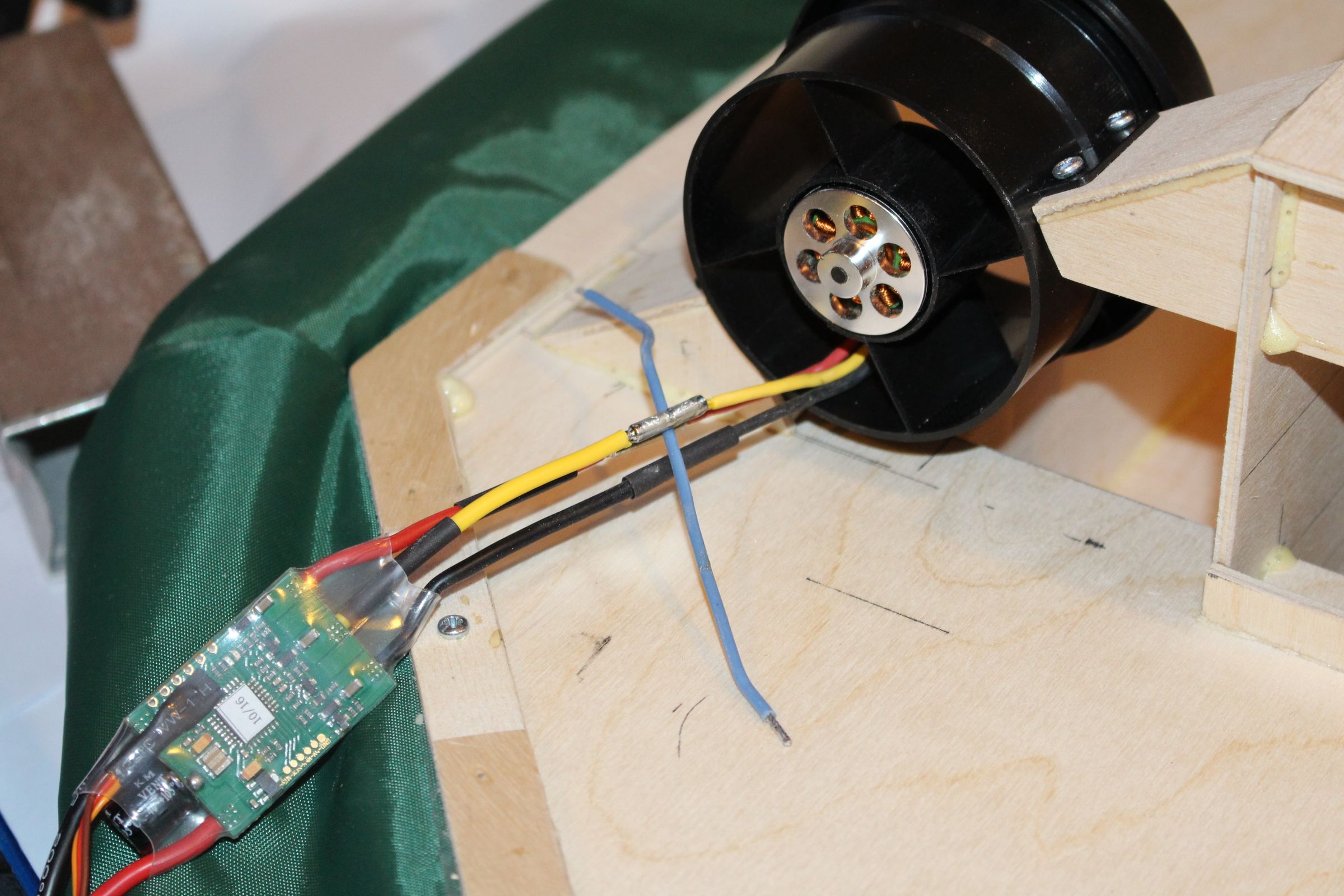 Radio Controlled Electric Hovercraft : 9 Steps (with Pictures ...