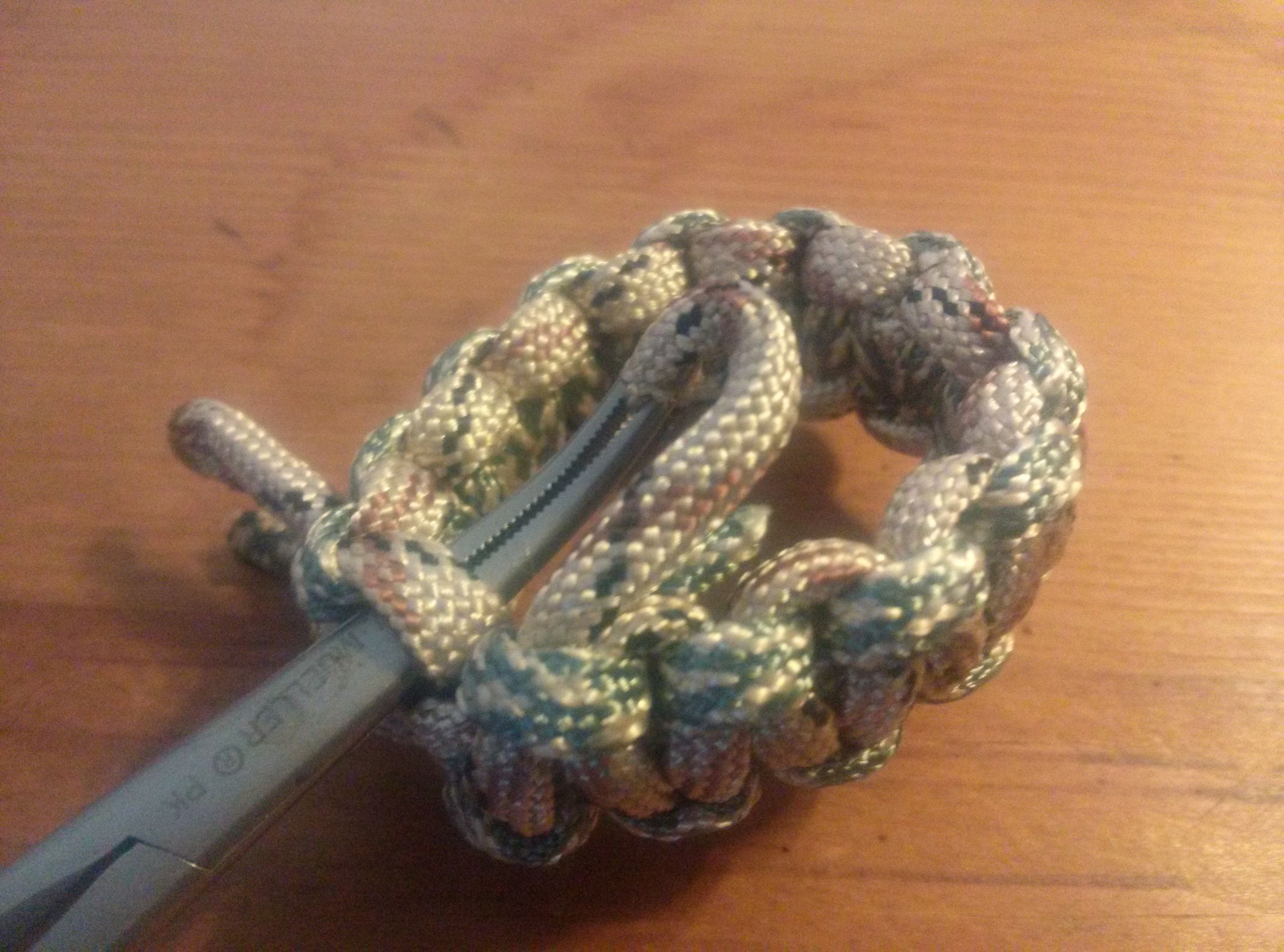 Paracord Neckerchief Slide : 6 Steps - Instructables