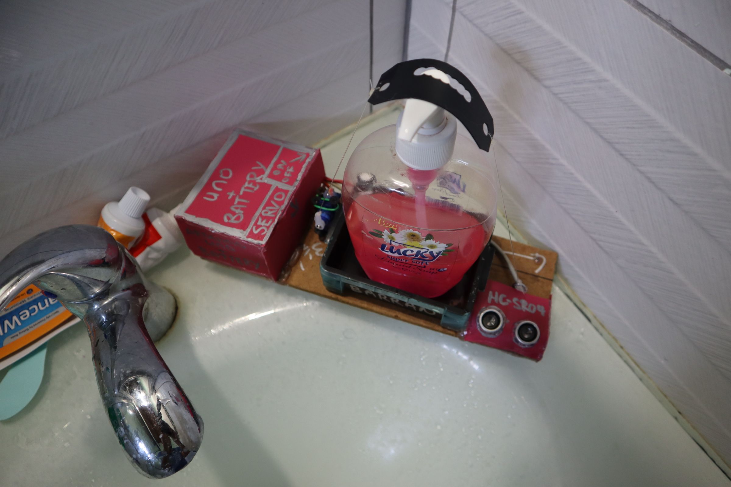 DIY Easy Non-Contact Automatic Hand Sanitizer Dispenser or Automatic ...