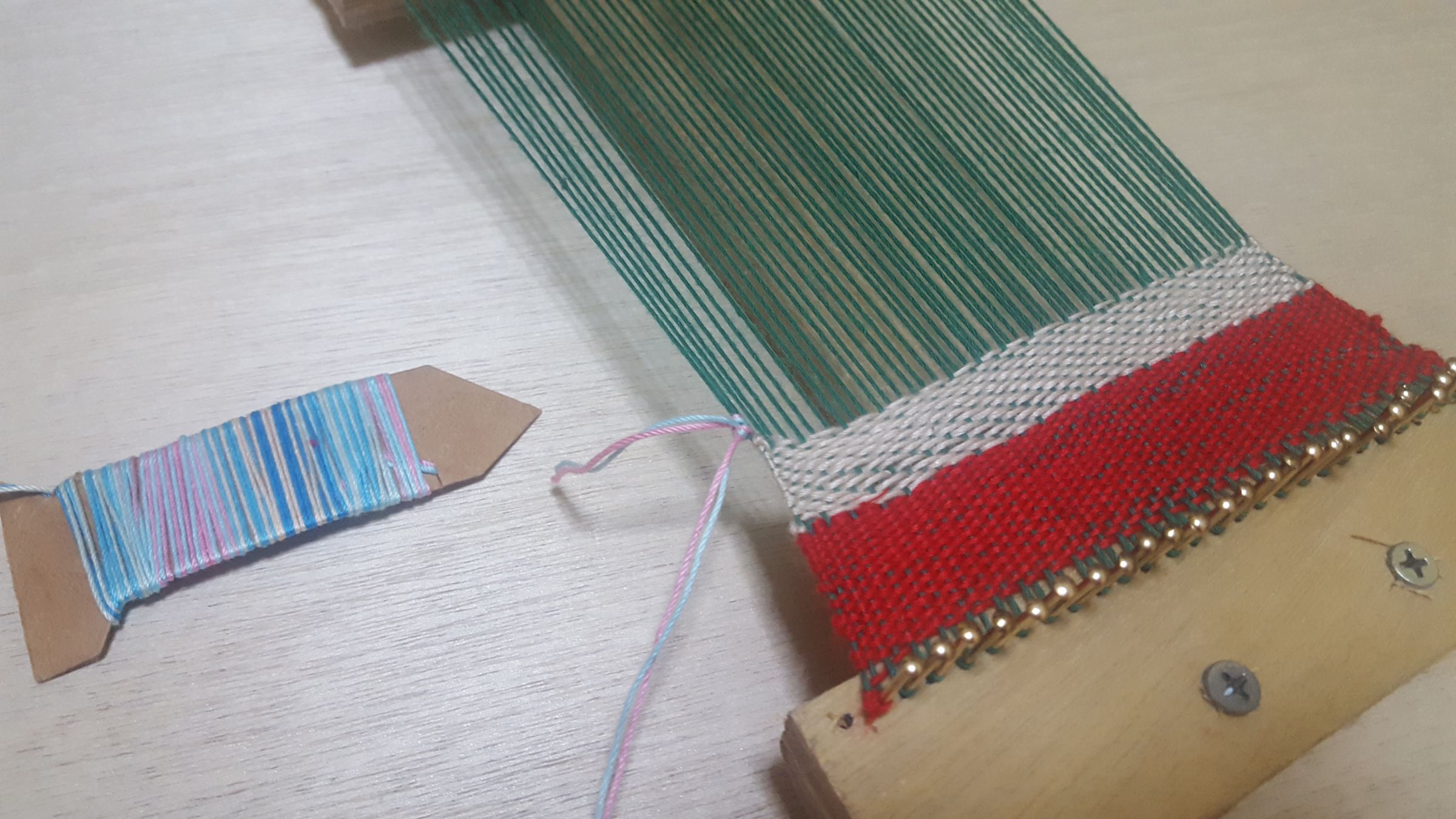 Basic Weaving Loom and Weaving Techniques : 6 Steps (with Pictures ...
