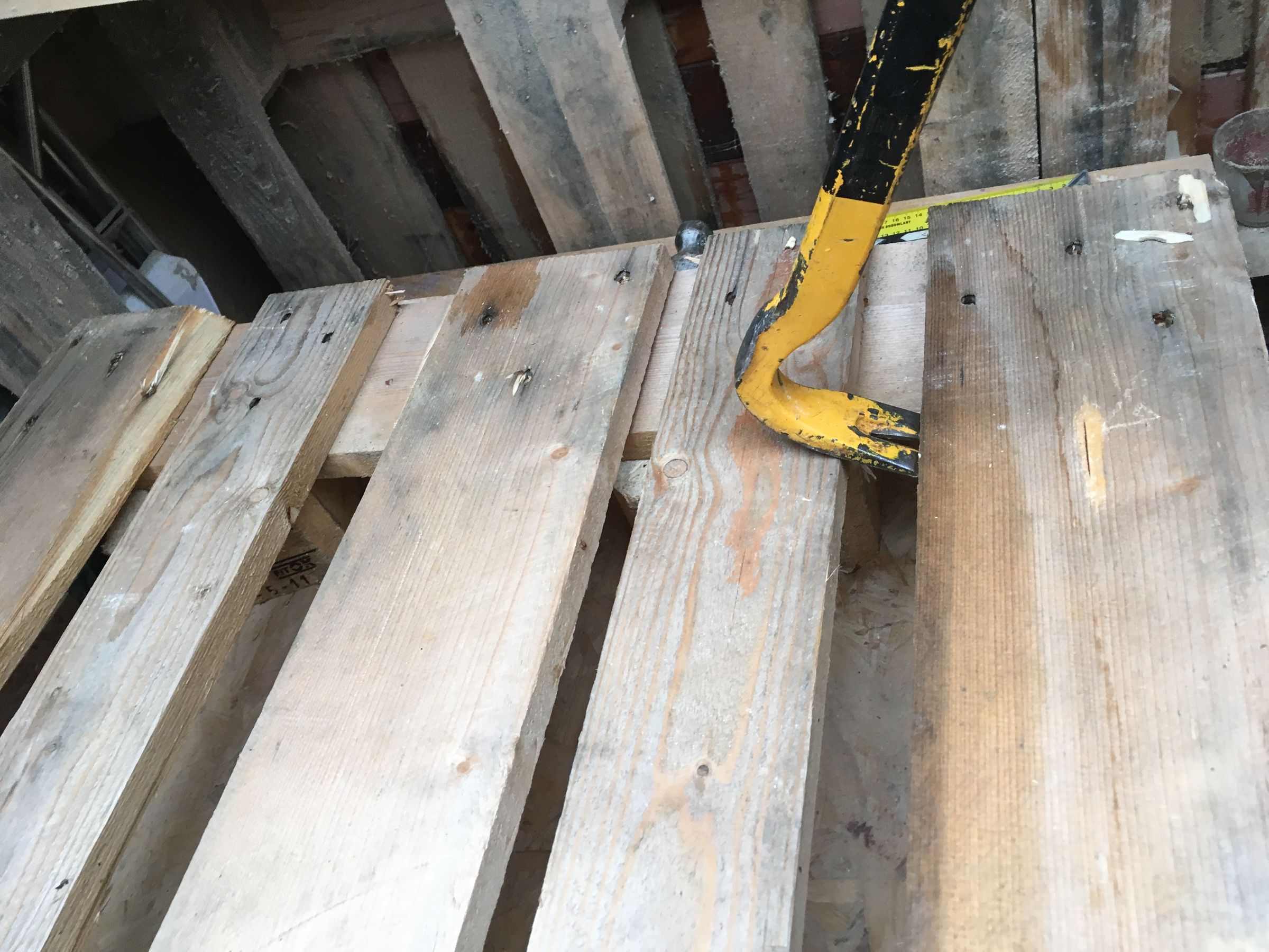 How to Disassemble a Pallet Efficiently : 8 Steps (with Pictures ...