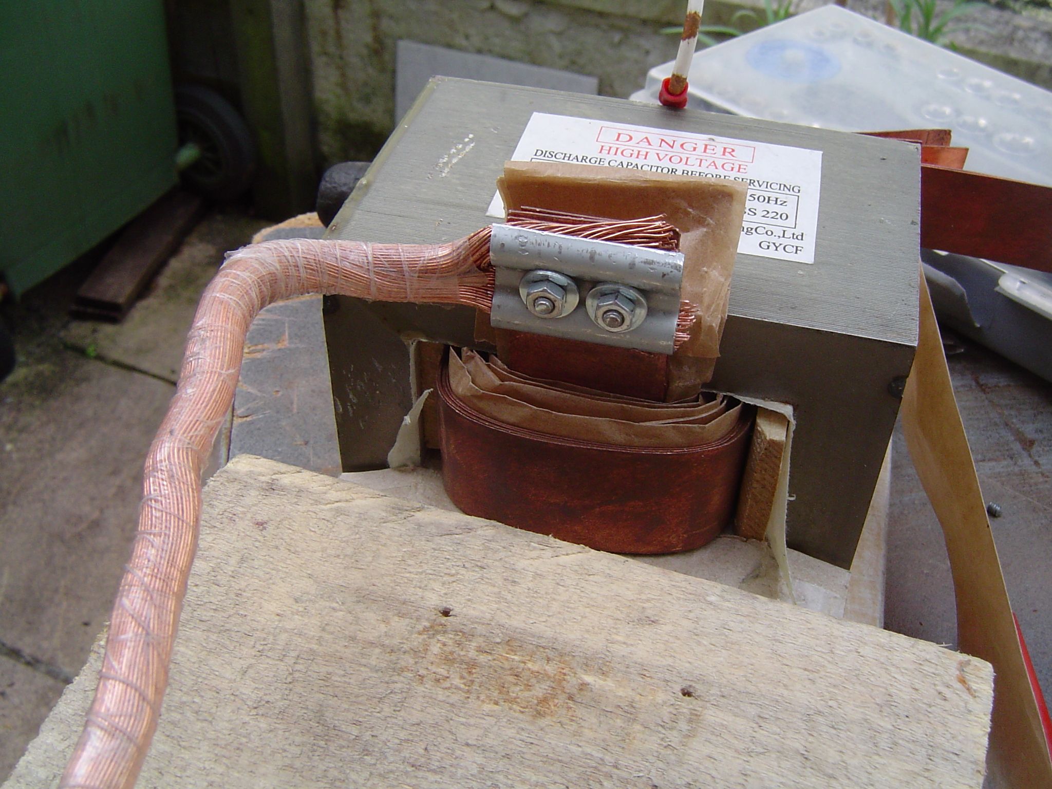 Spot Welder From a Microwave Oven Transformer and Water Tank : 12 Steps ...