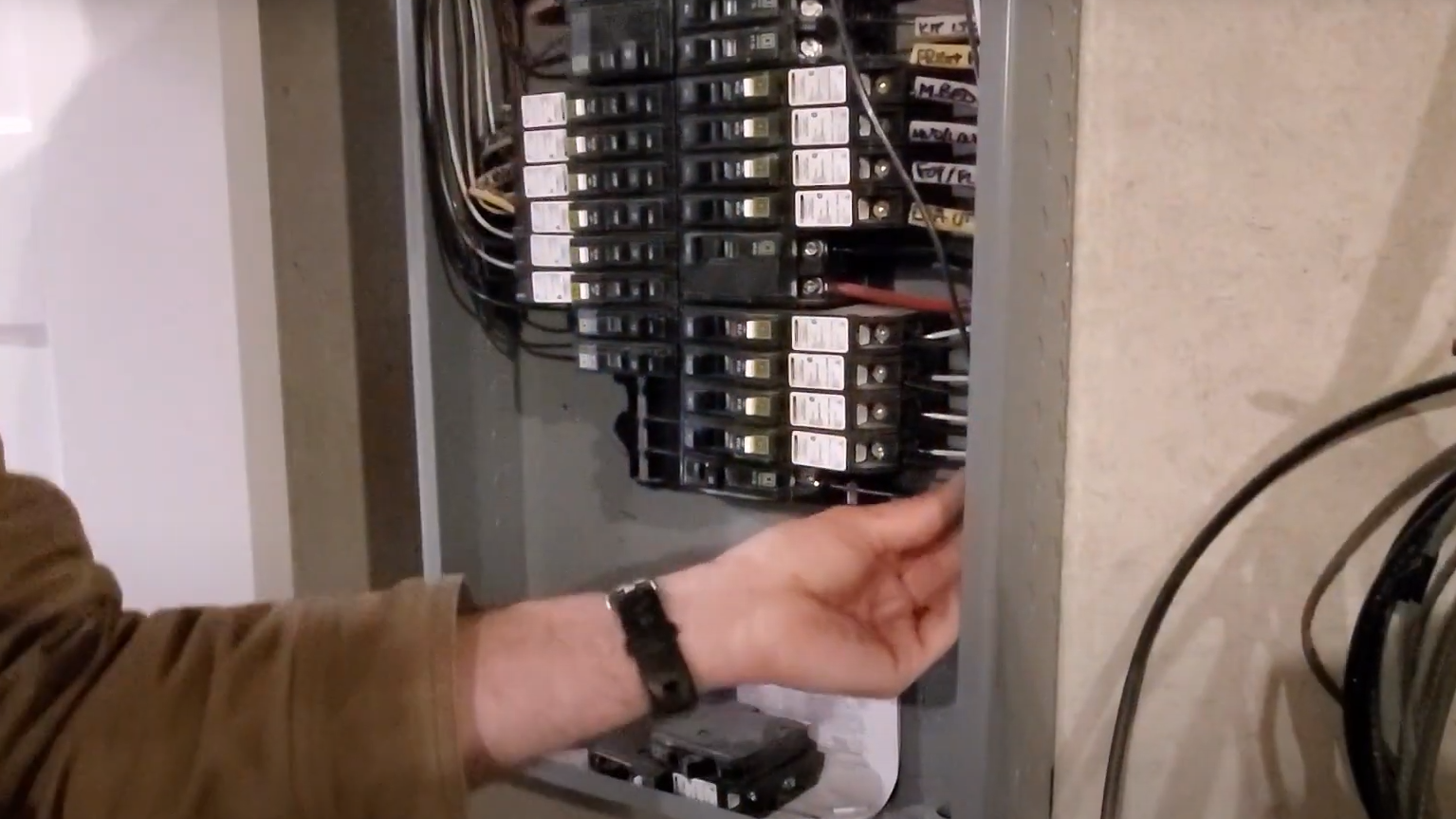 How to Add a New Electrical Circuit : 7 Steps (with Pictures ...