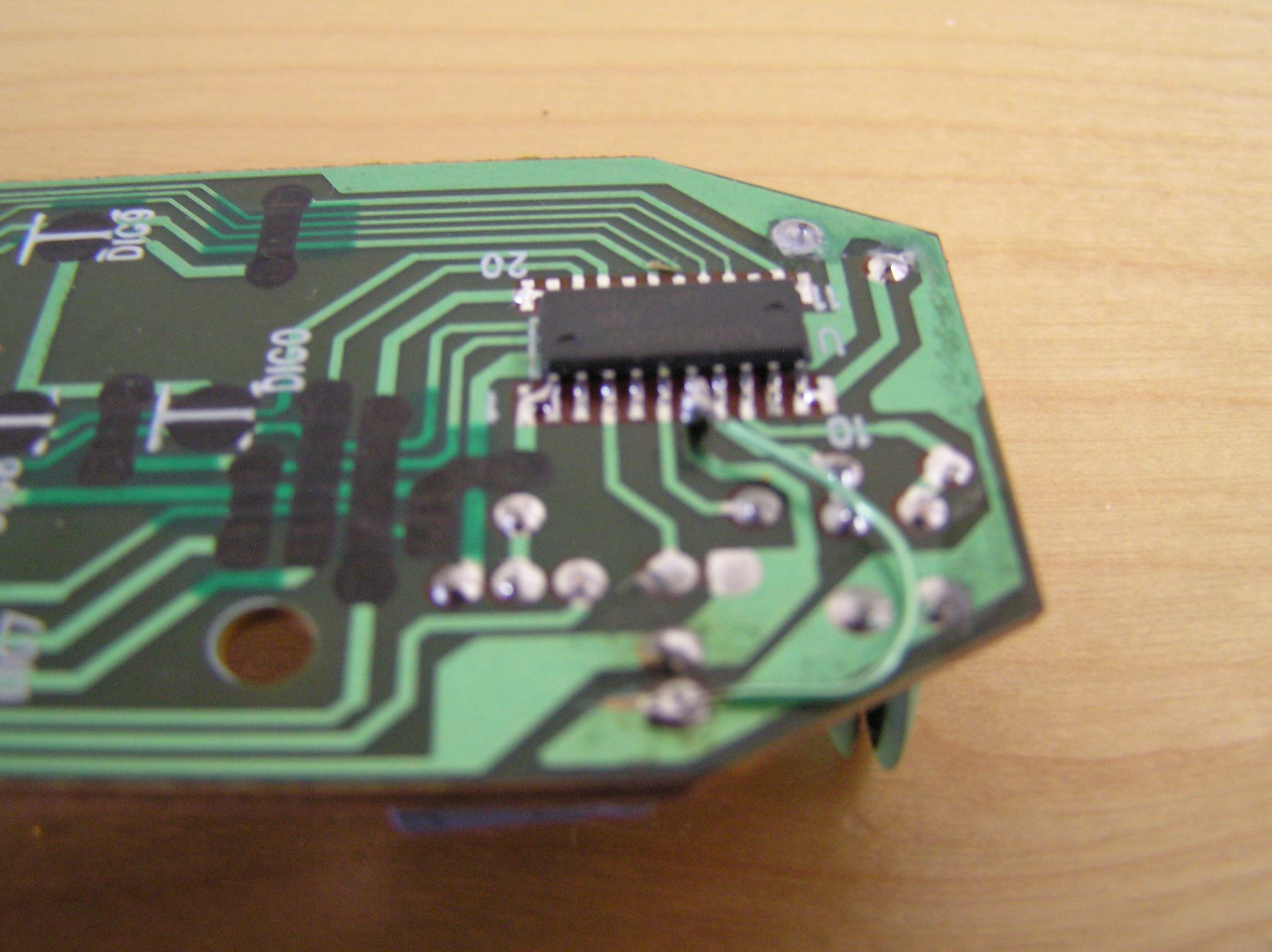 How to Repair an Xbox Remote Control - Decoupling Capacitor Fix : 4 ...