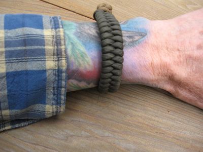 In-and-out Knot and Loop Bracelet - Instructables