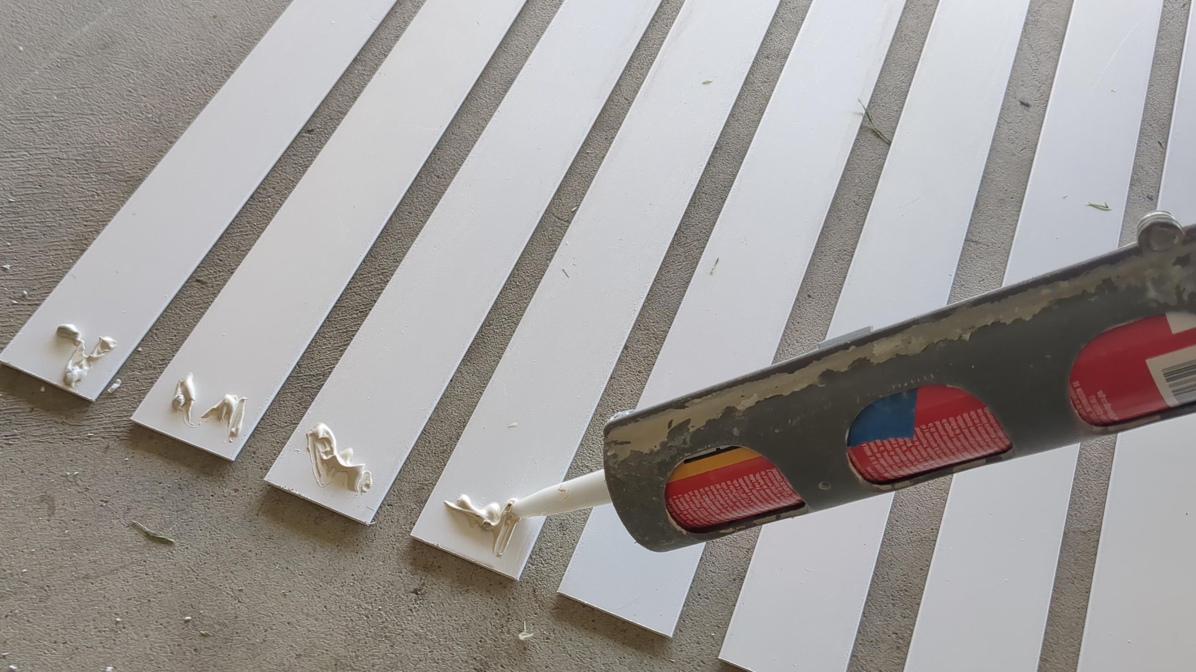 Repurpose Vinyl Blinds Into Modern Slatted Planter Wall : 12 Steps ...