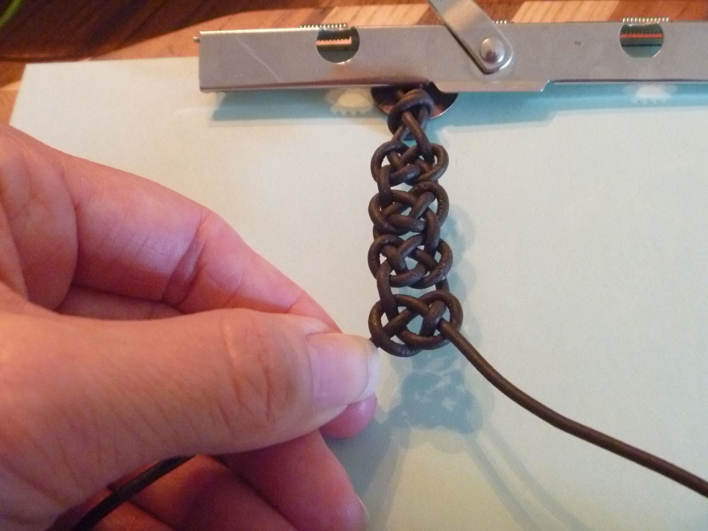 Celtic Knot Macrame Bracelet : 9 Steps (with Pictures) - Instructables