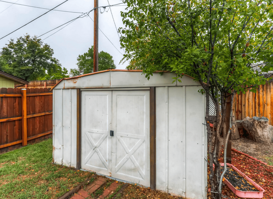 Building a Backyard Artist Studio : 12 Steps (with Pictures ...