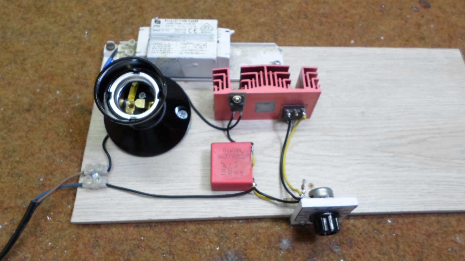 DIY Simple 220v One Transistor Tesla Coil : 3 Steps - Instructables