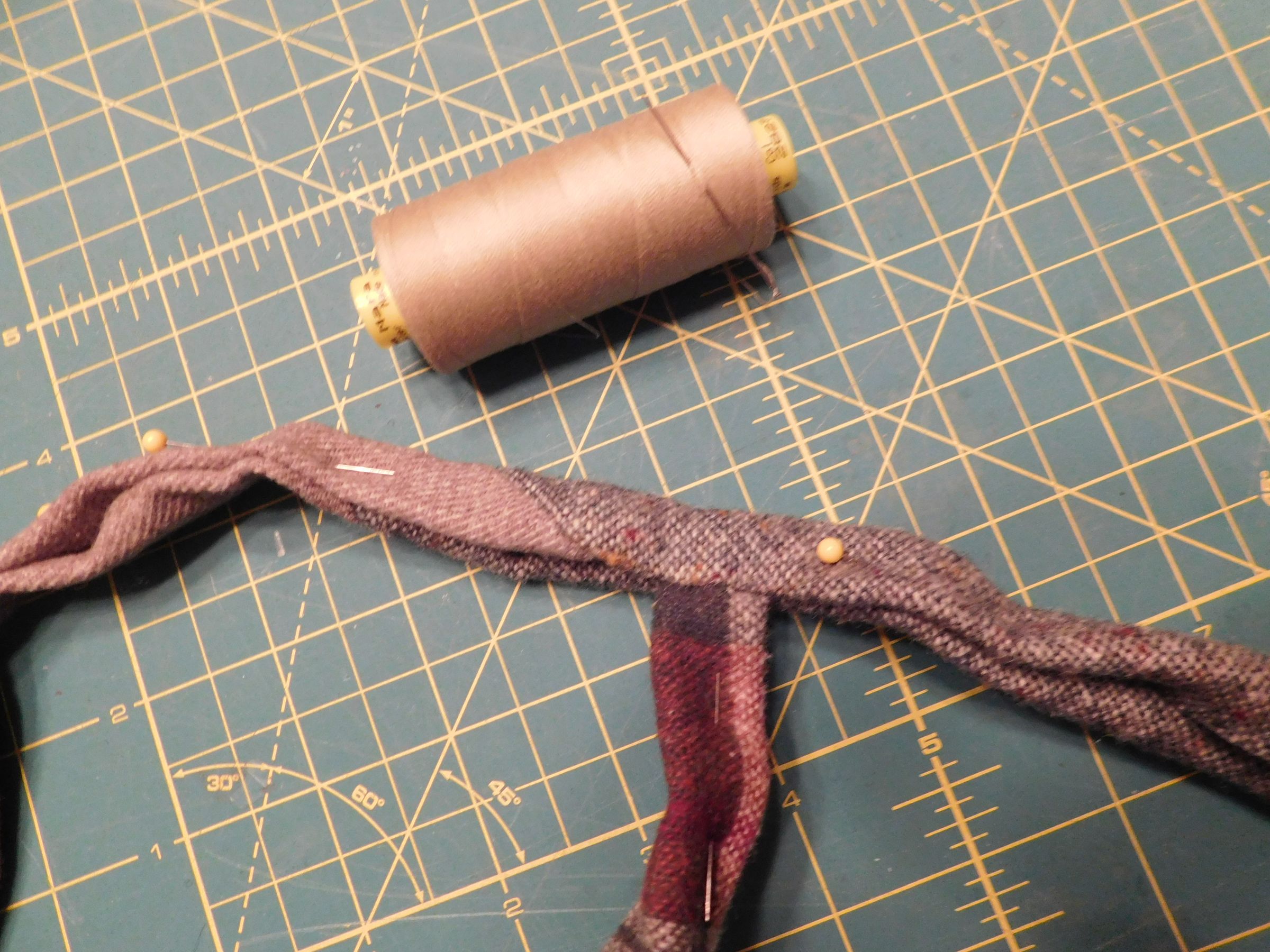 Heirloom Wool Cloth Braided Rug : 7 Steps (with Pictures) - Instructables