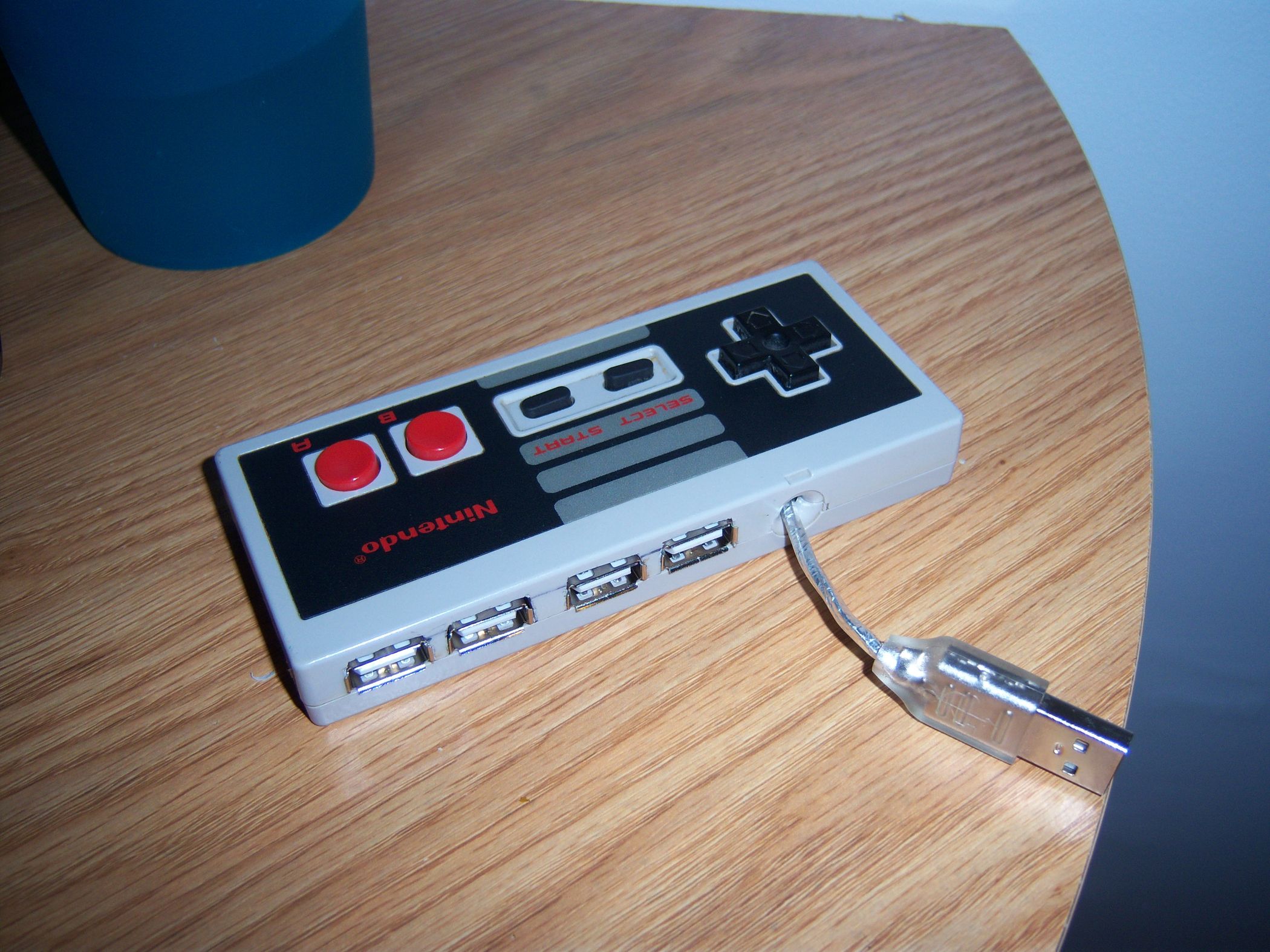 Clean 4 Port NES USB 2.0 HUB on the Cheap : 5 Steps - Instructables