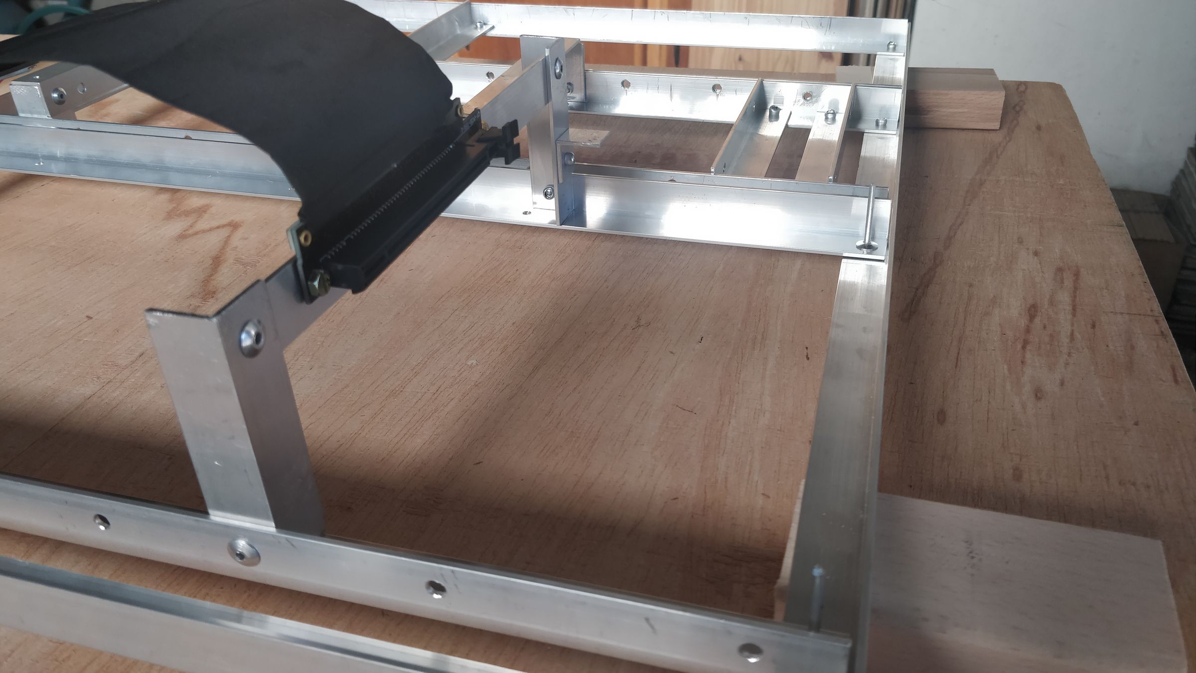 Desk With Built-in Computer and Laptop Height Stand : 10 Steps (with ...