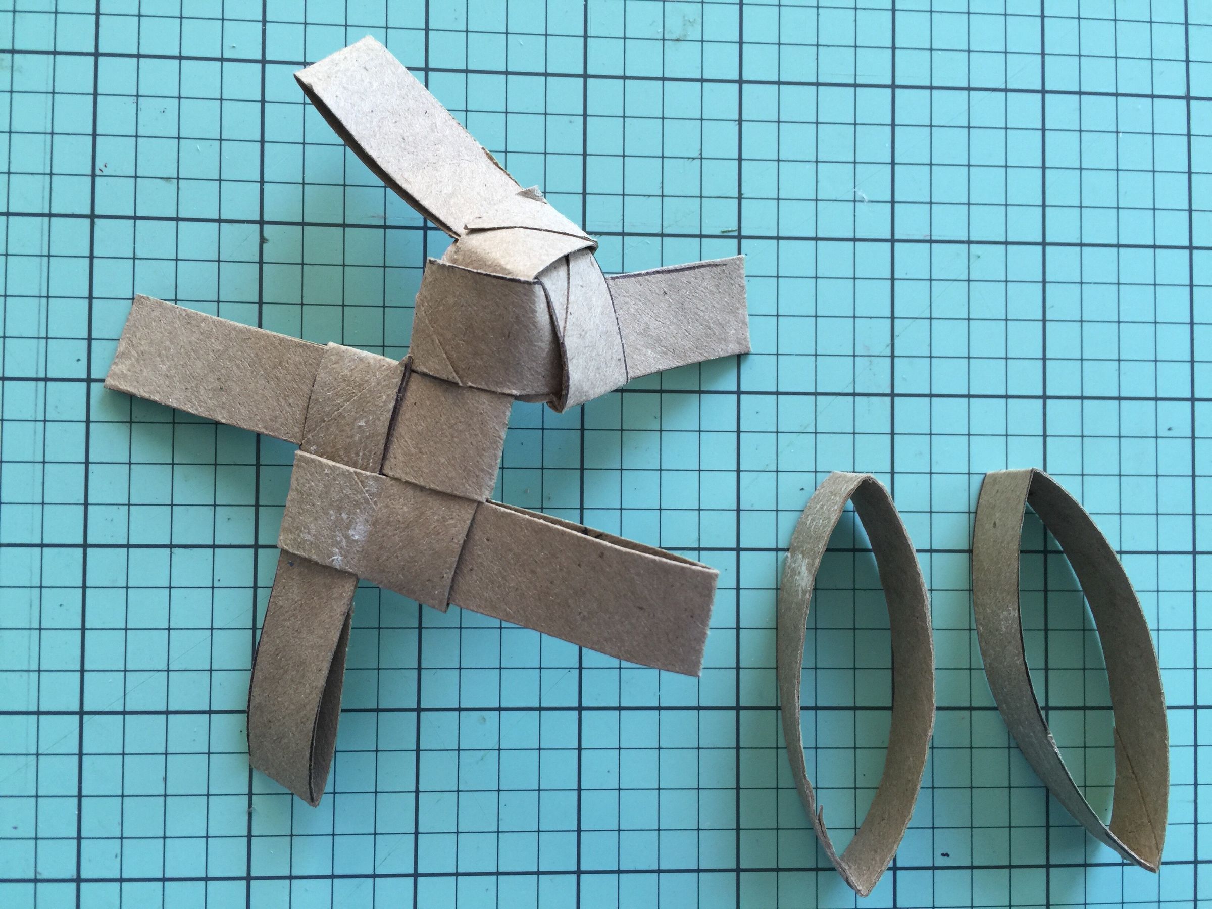 How to Weave Toilet Paper Rolls : 5 Steps (with Pictures) - Instructables
