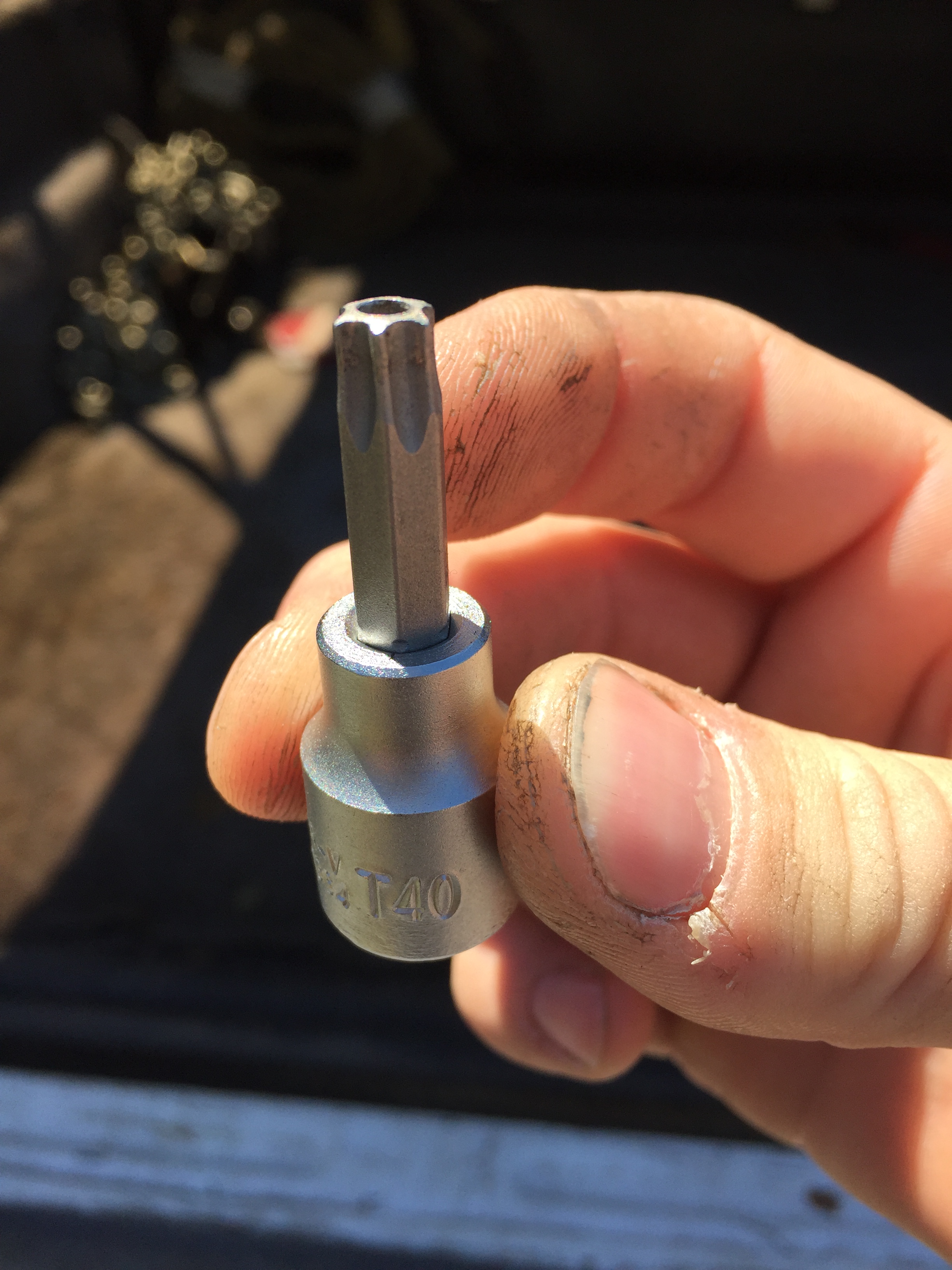 How to Remove the Top of Your Ford Bronco Alone : 13 Steps - Instructables