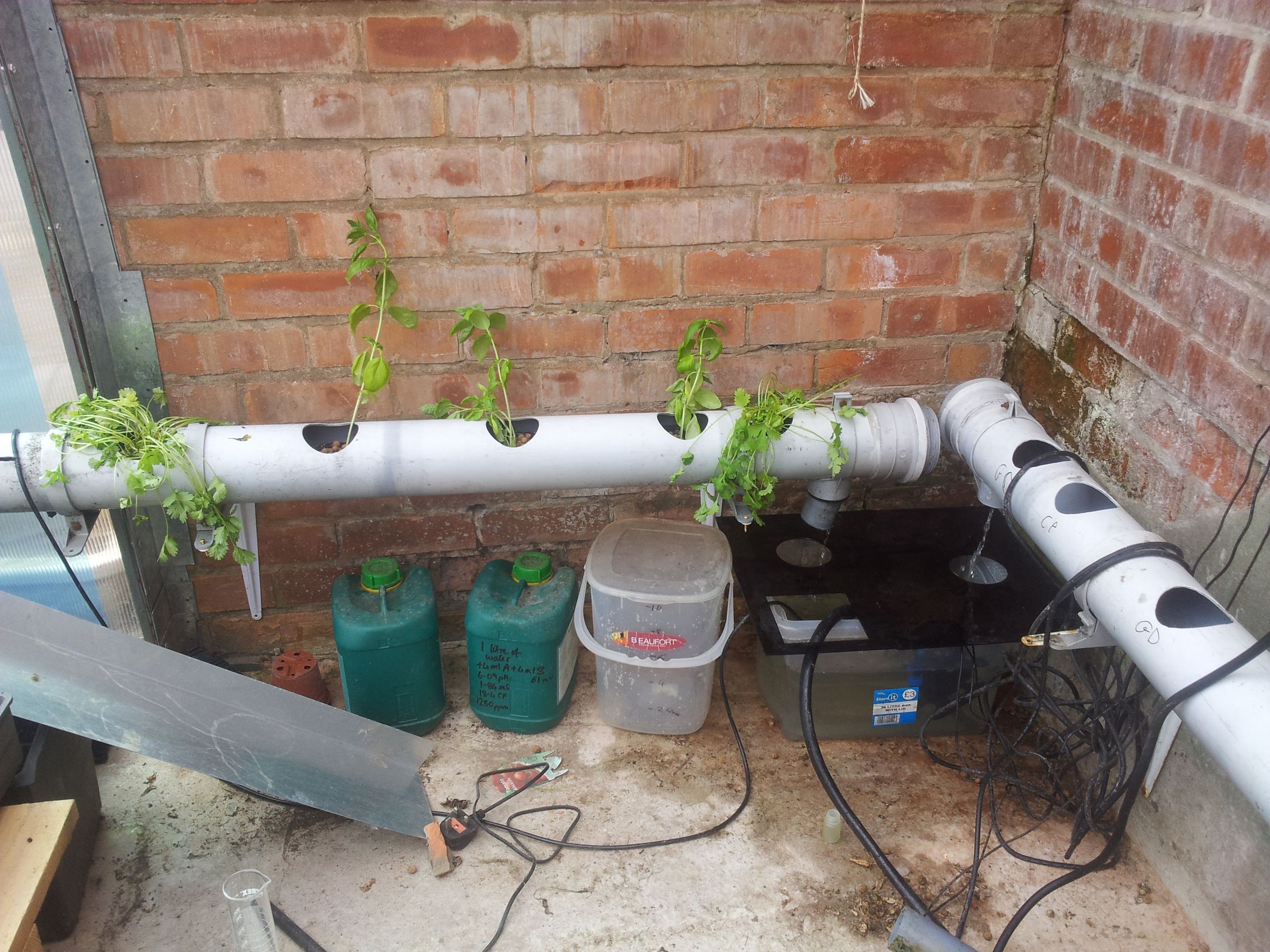 How to Setup and Run a Hydroponics System : 7 Steps (with Pictures) - Instructables