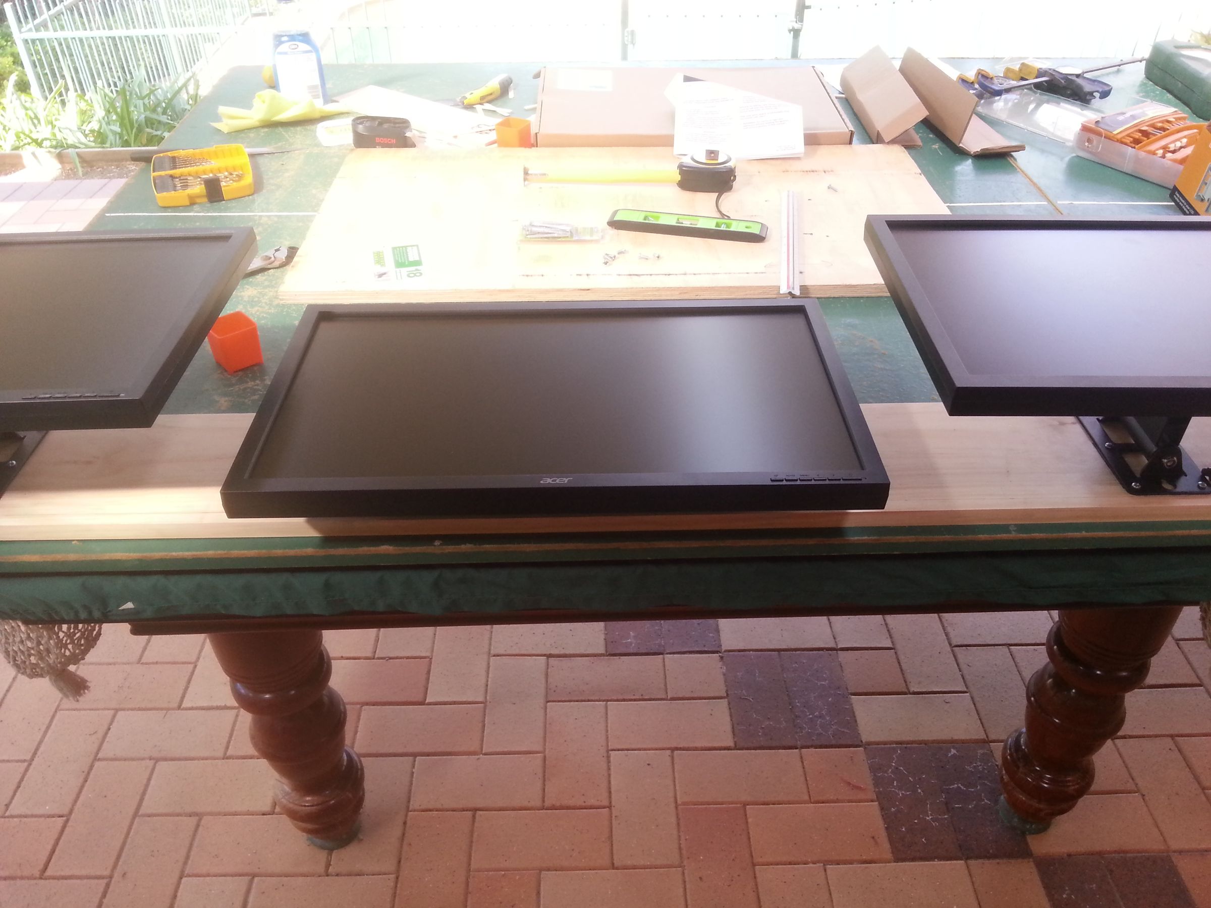 Triple Monitor Wall Mount : 6 Steps - Instructables