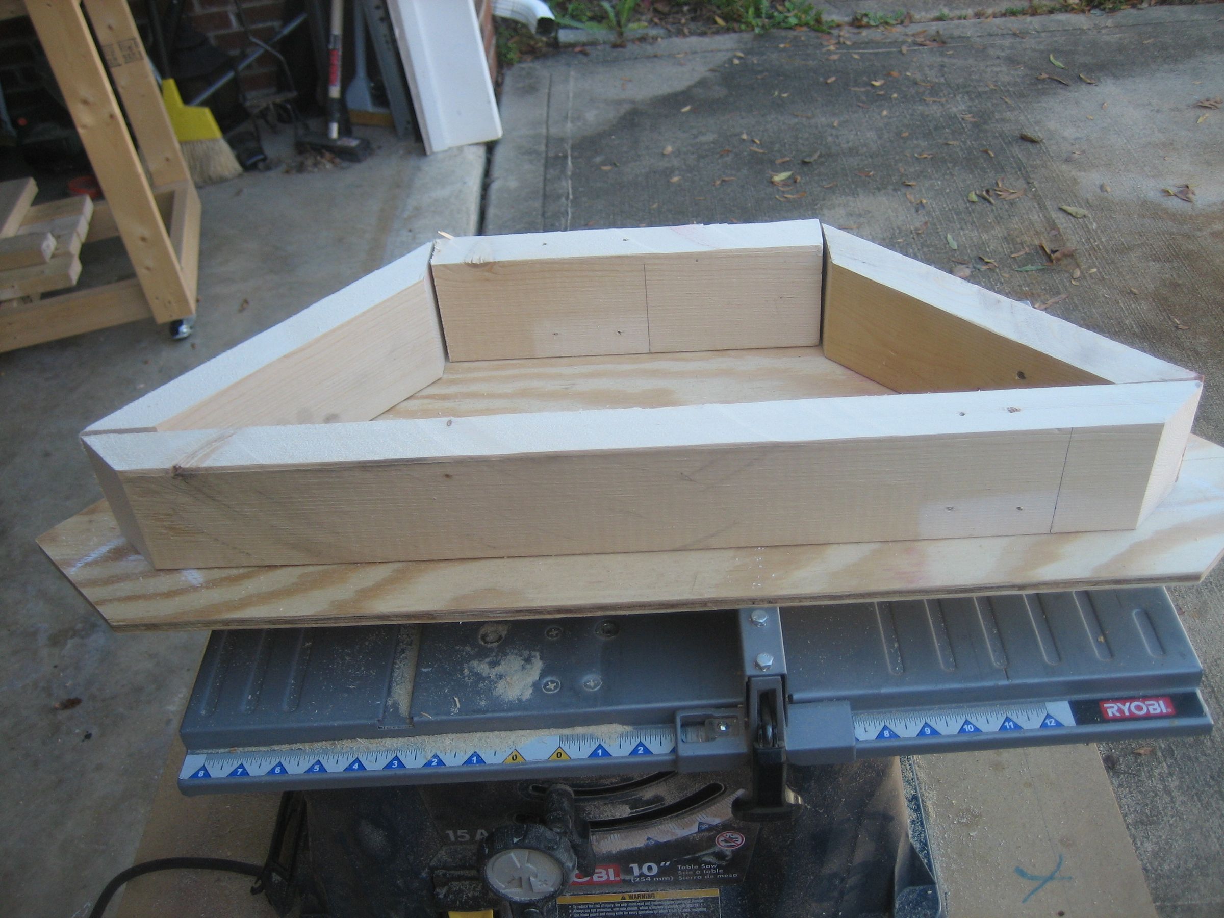 KITCHEN CORNER HUTCH : 18 Steps (with Pictures) - Instructables