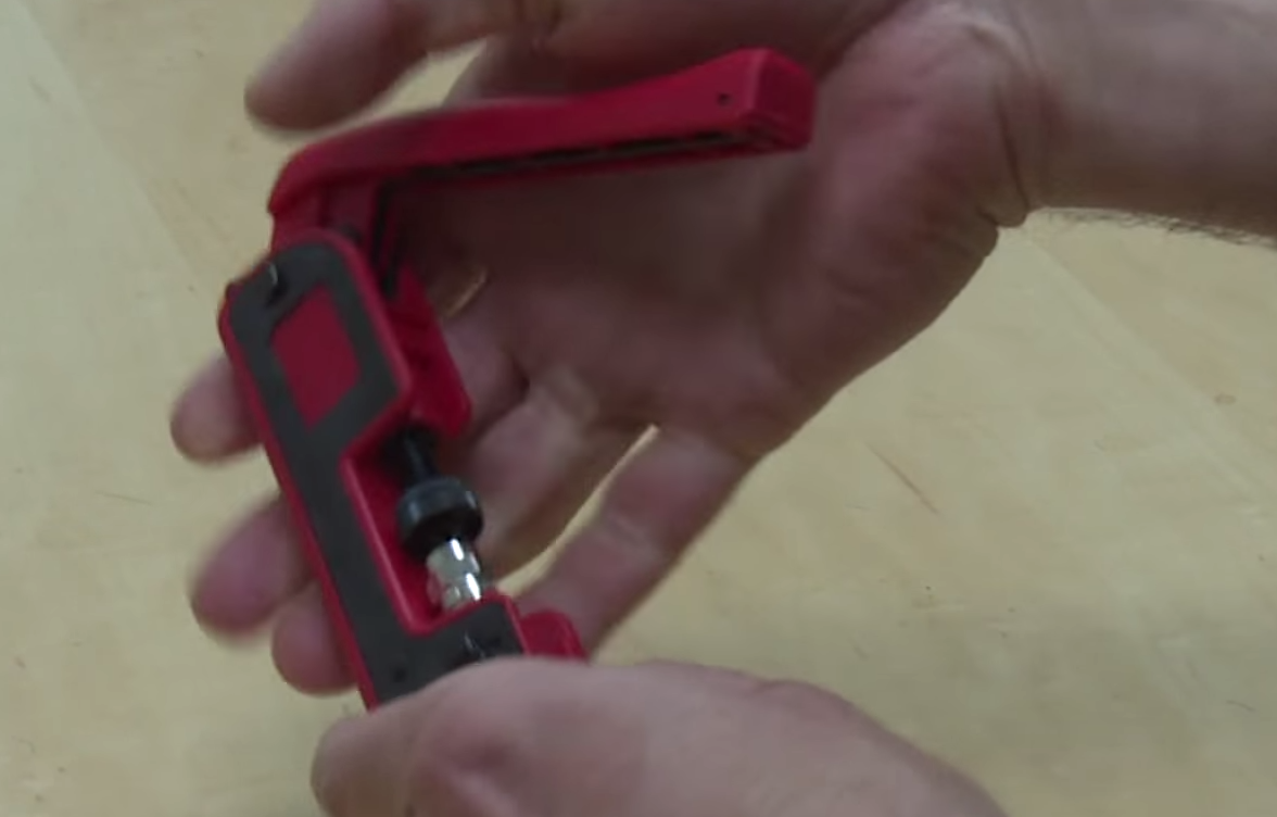 How to Terminate Coax Cable : 9 Steps - Instructables