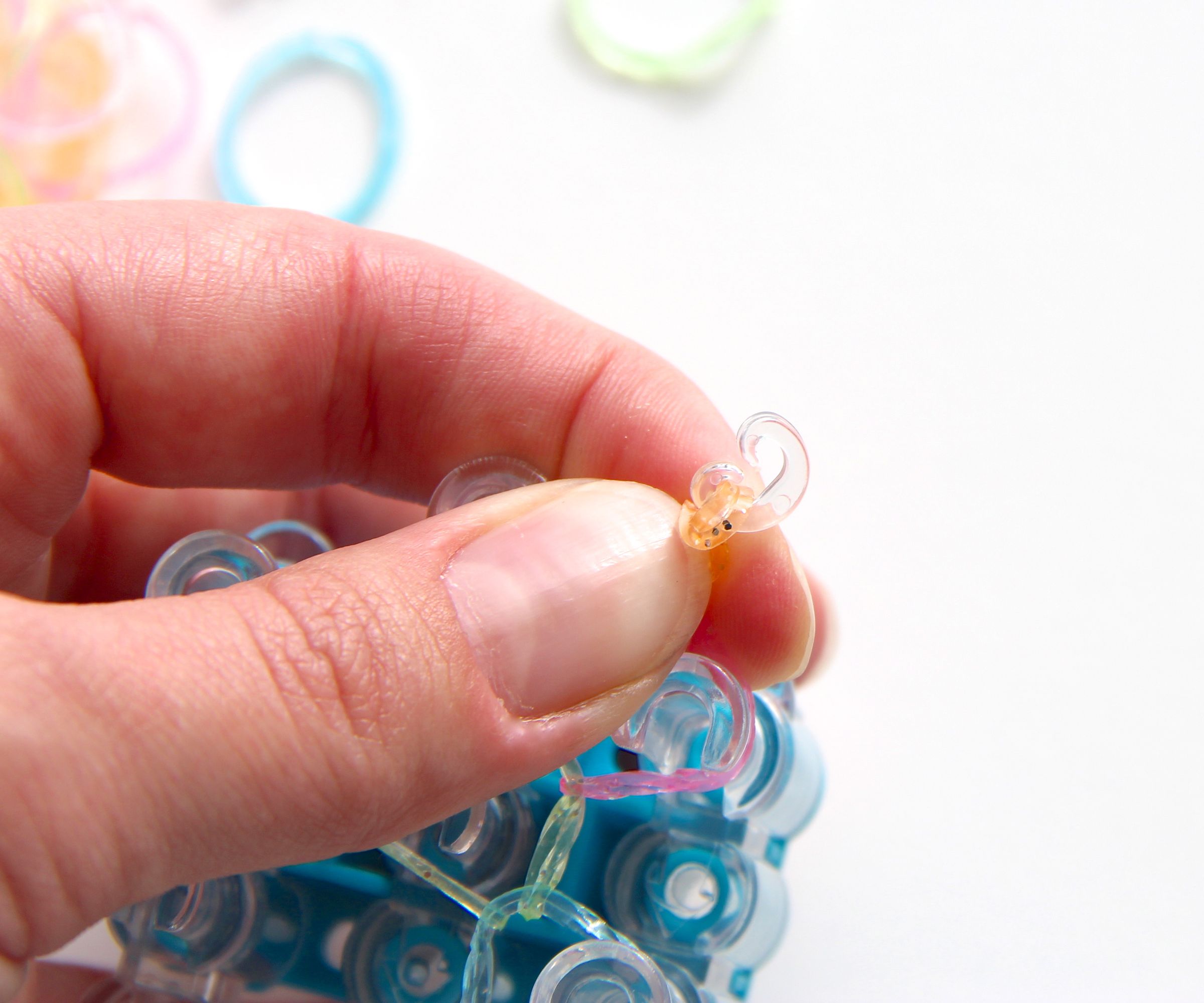 Single Rainbow Loom Bracelet : 5 Steps (with Pictures) - Instructables