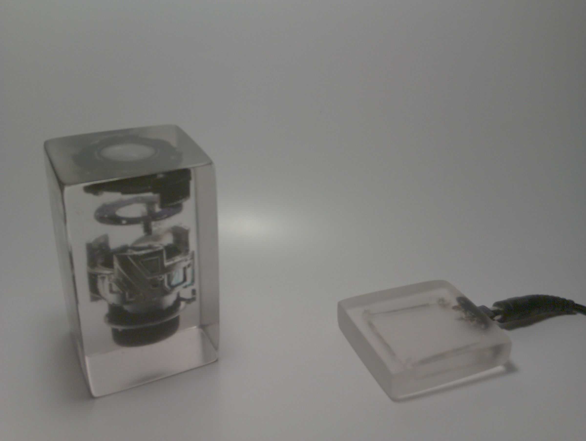 Lens Aperture Exploded in Resin : 11 Steps (with Pictures) - Instructables