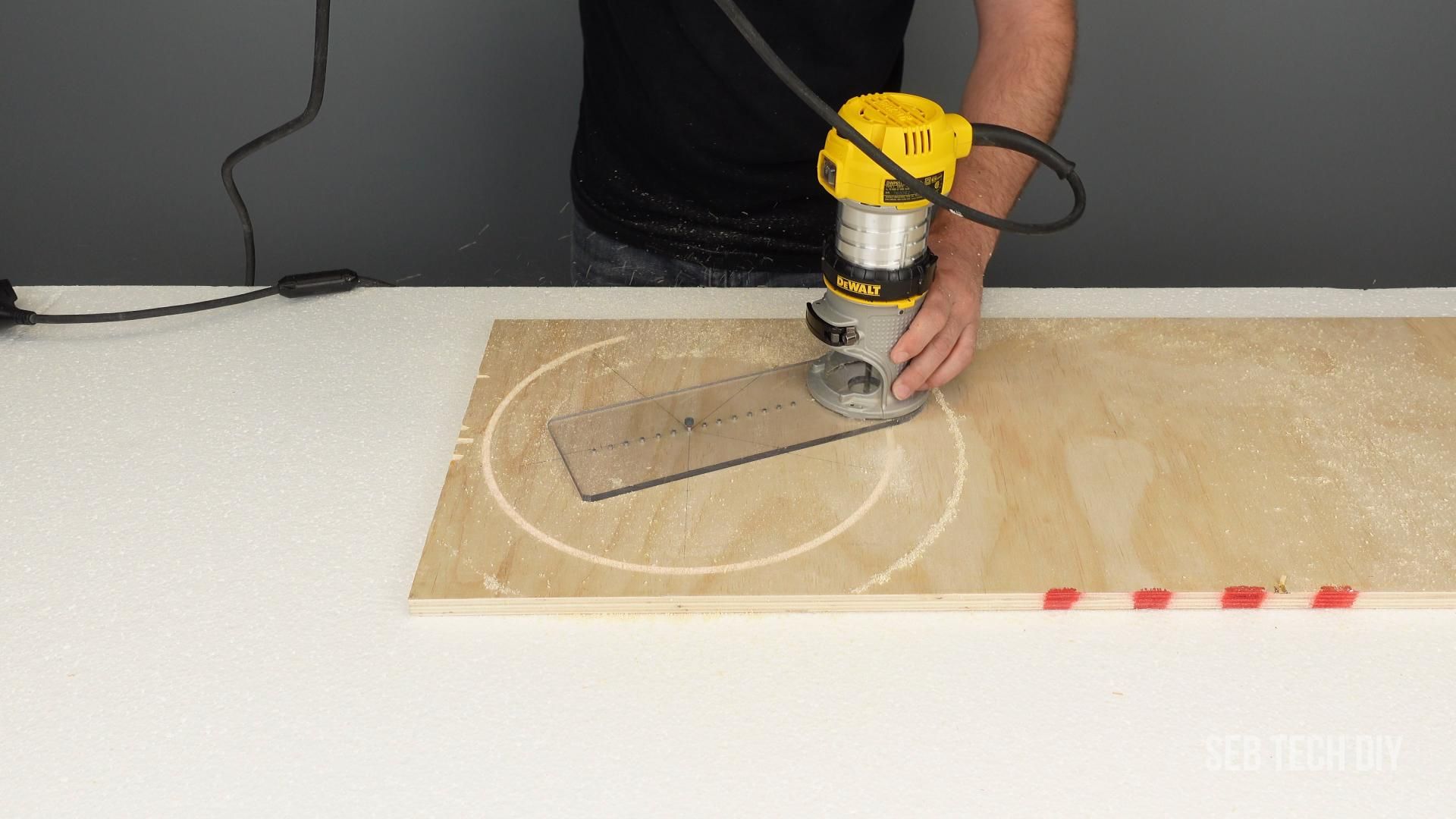 Circle Jig for Router - 5$ Basic and Easy Cutting Jig : 11 Steps (with ...