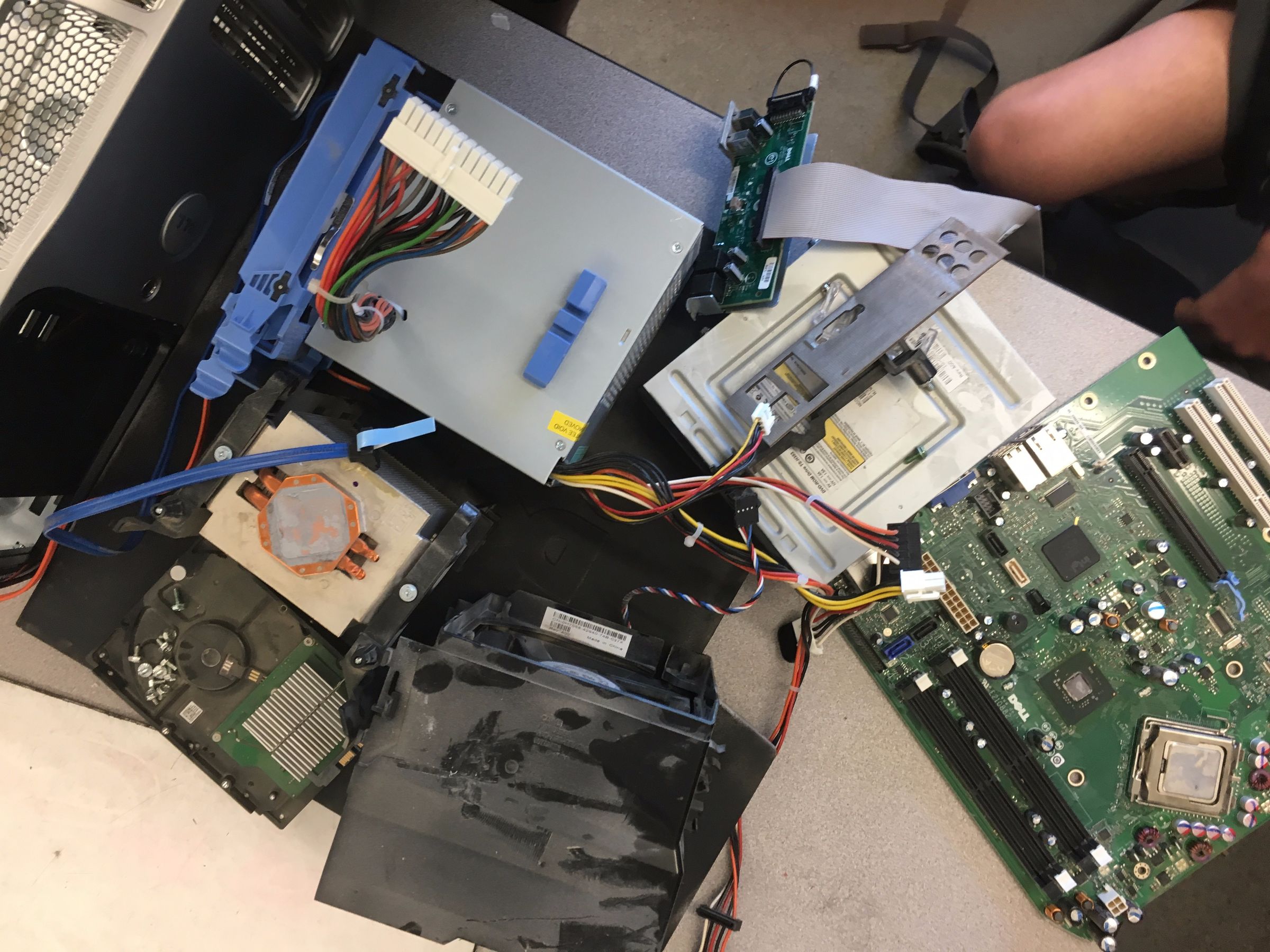 Repainting a Computer Case With Design : 9 Steps (with Pictures ...