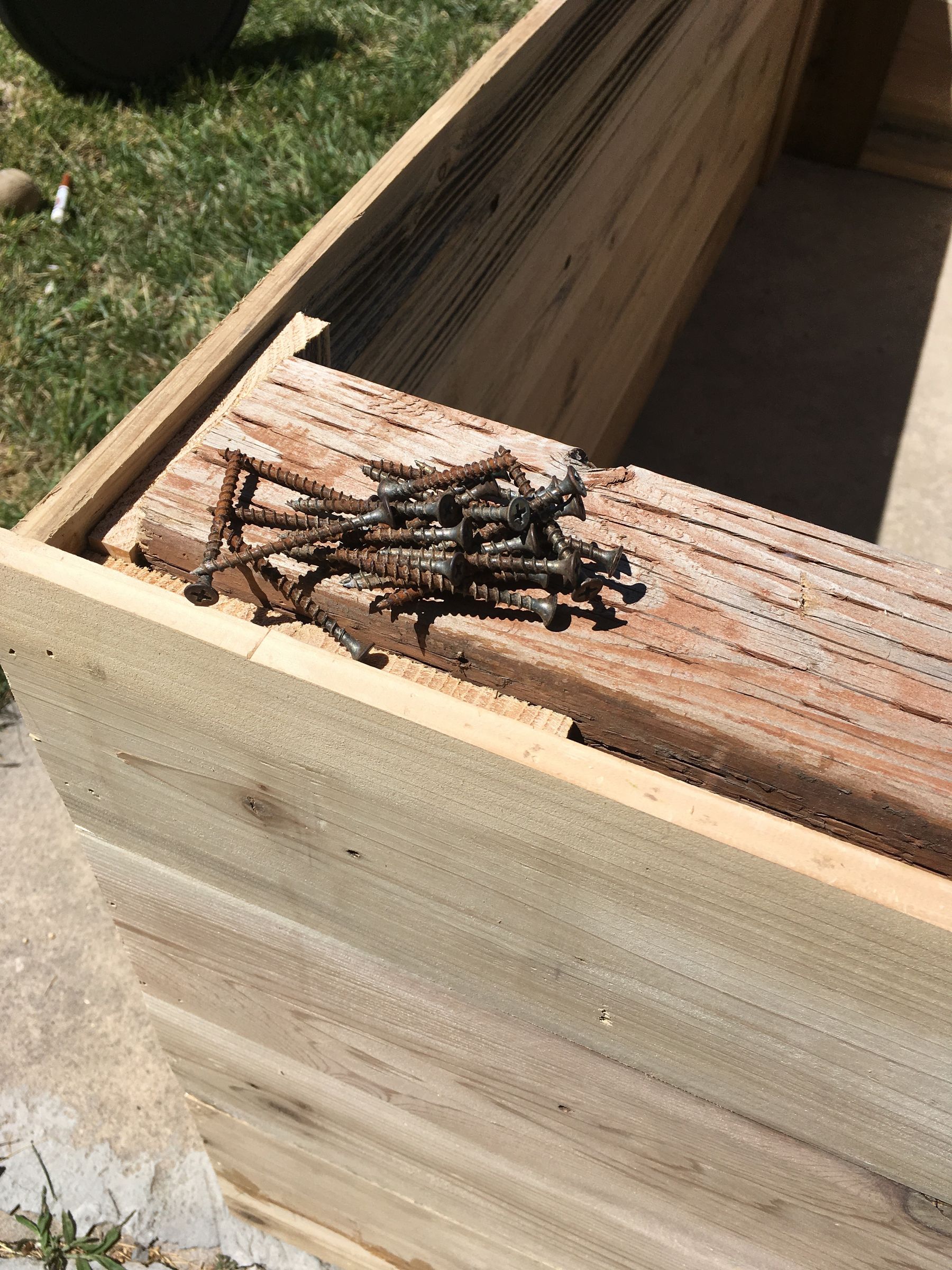 Reclaimed Planter Box : 7 Steps (with Pictures) - Instructables