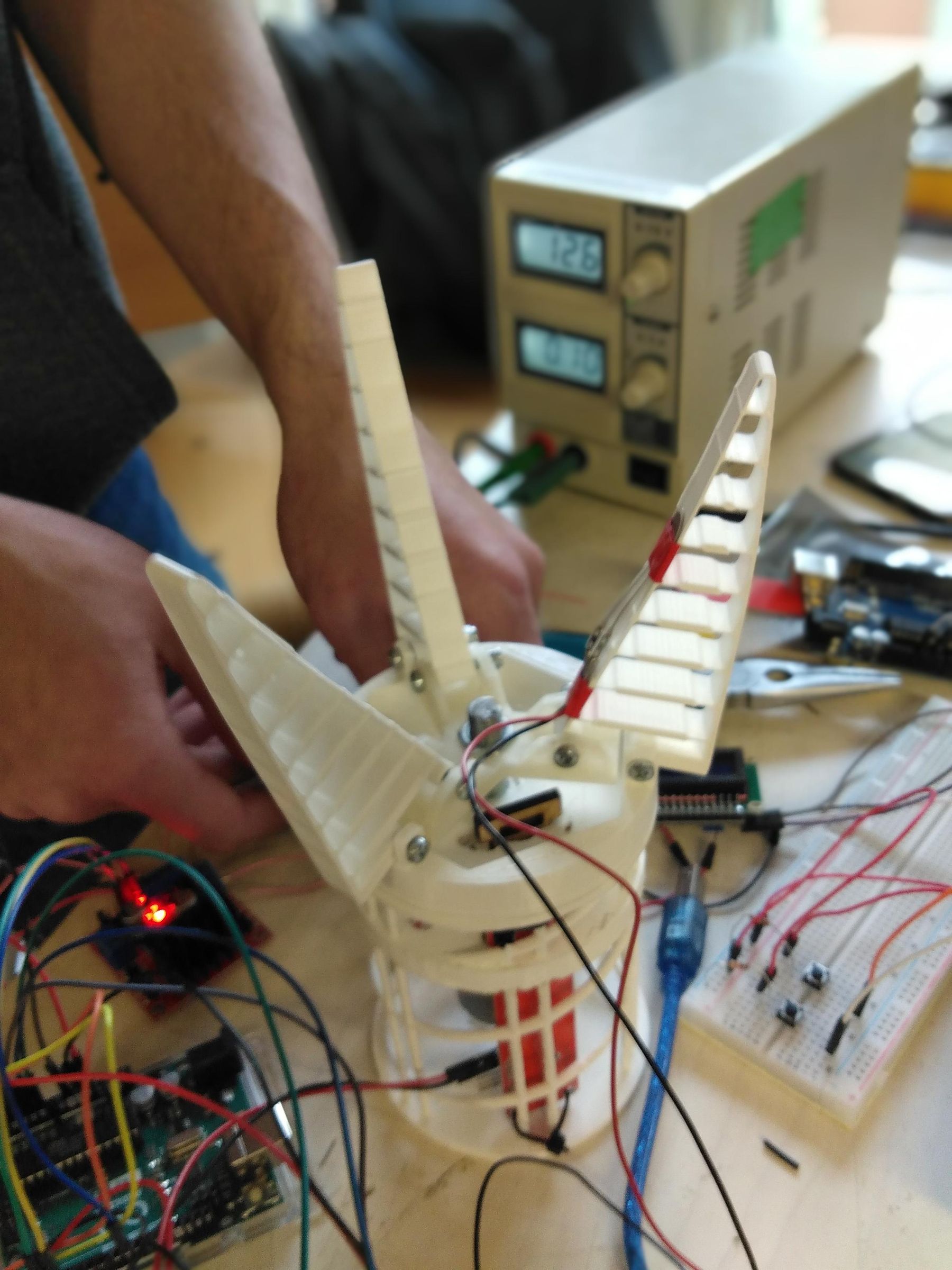 Three-Fingered Electric Gripper : 8 Steps (with Pictures) - Instructables