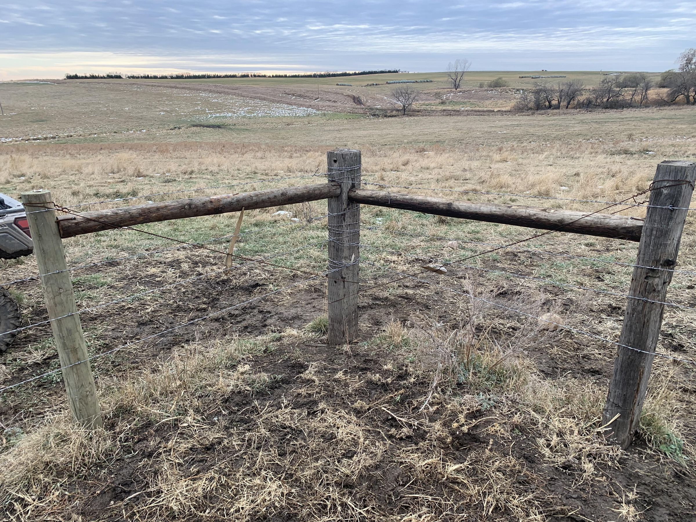 How to Build a Fence. : 5 Steps - Instructables